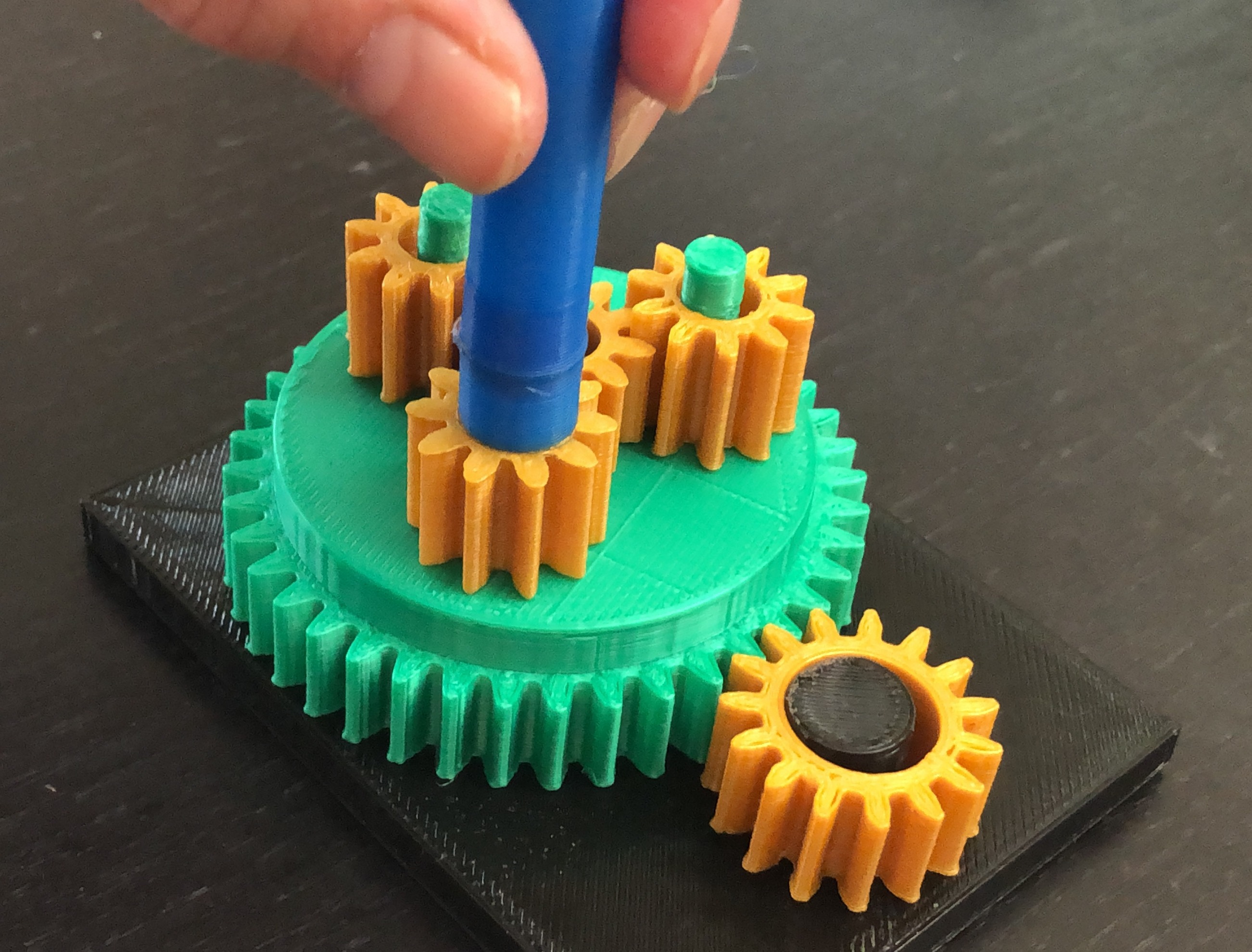 Simple Gear Mechanism (Move Things) : 23 Steps (with Pictures ...