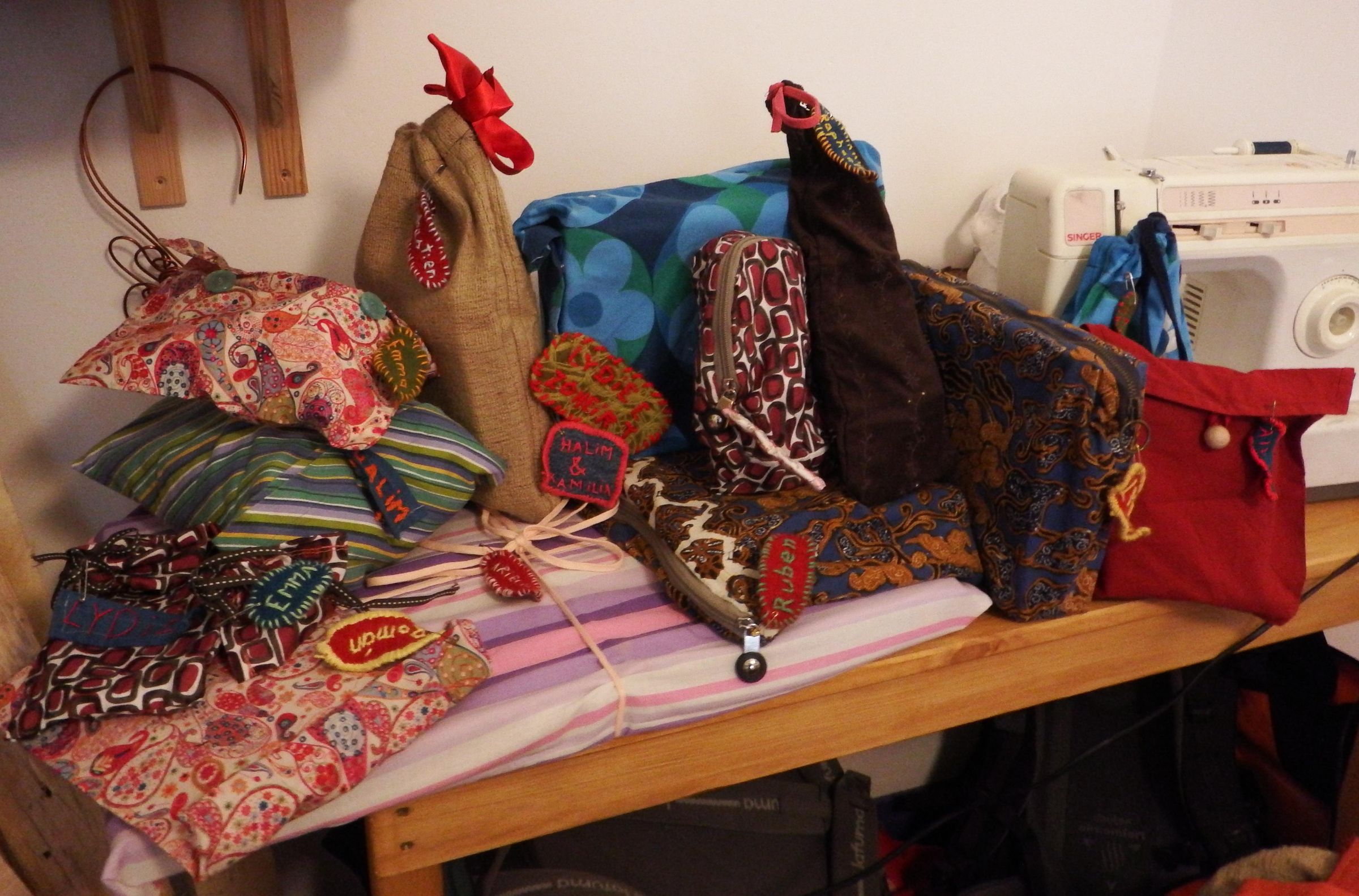 Reusable Gift Wrap Parcel : 4 Steps - Instructables