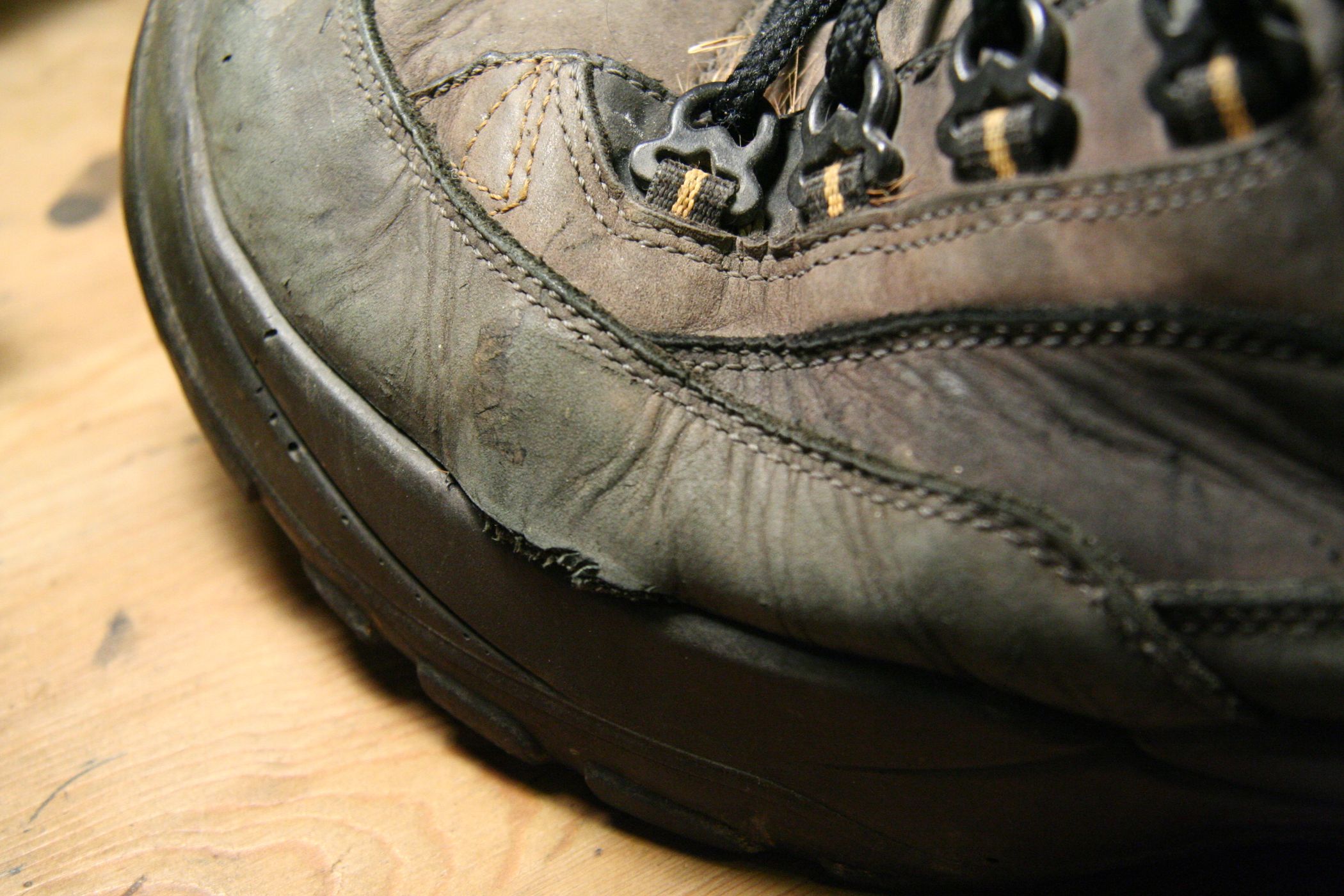 How to Repair Hiking Boots : 4 Steps (with Pictures) - Instructables