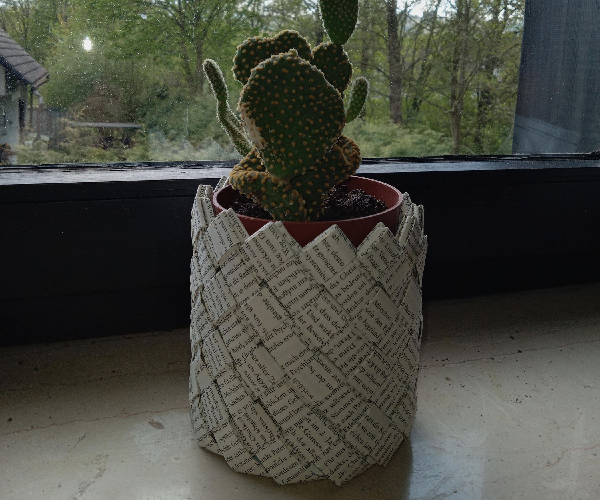 Flowerpot From Book Pages : 6 Steps - Instructables