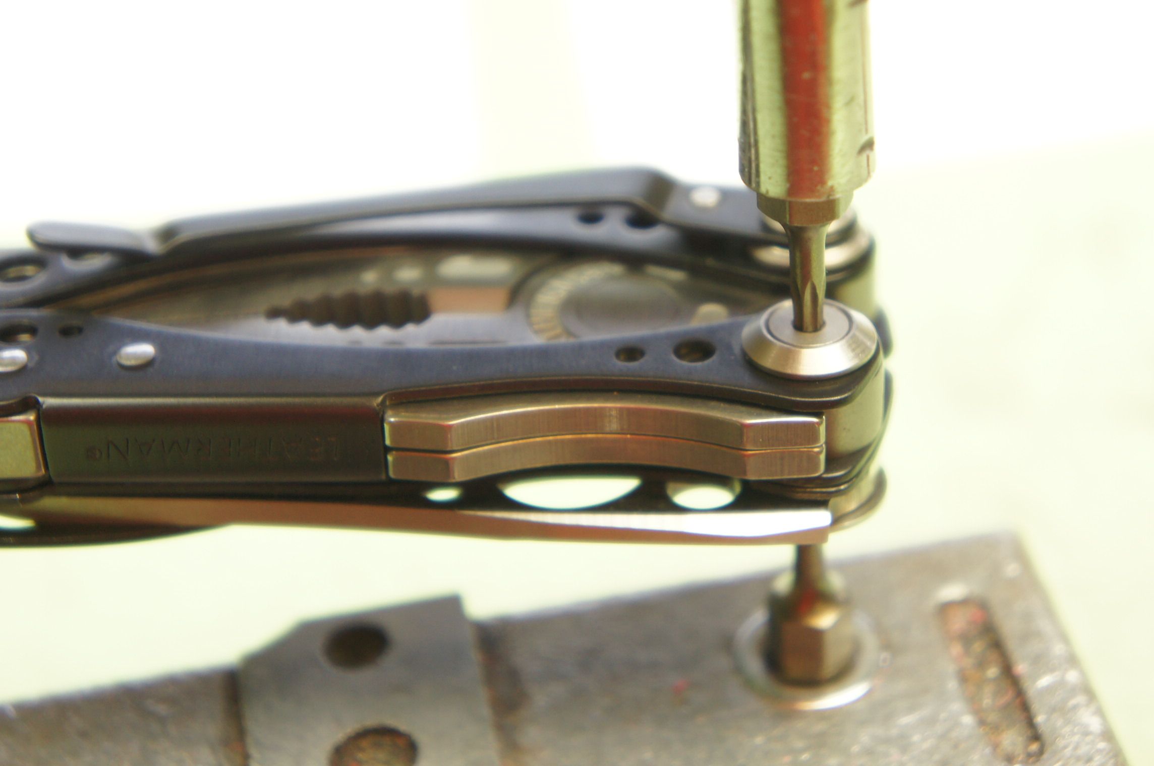 How to Swap the Blade on Your Leatherman Skeletool, Skeletool CX, or ...