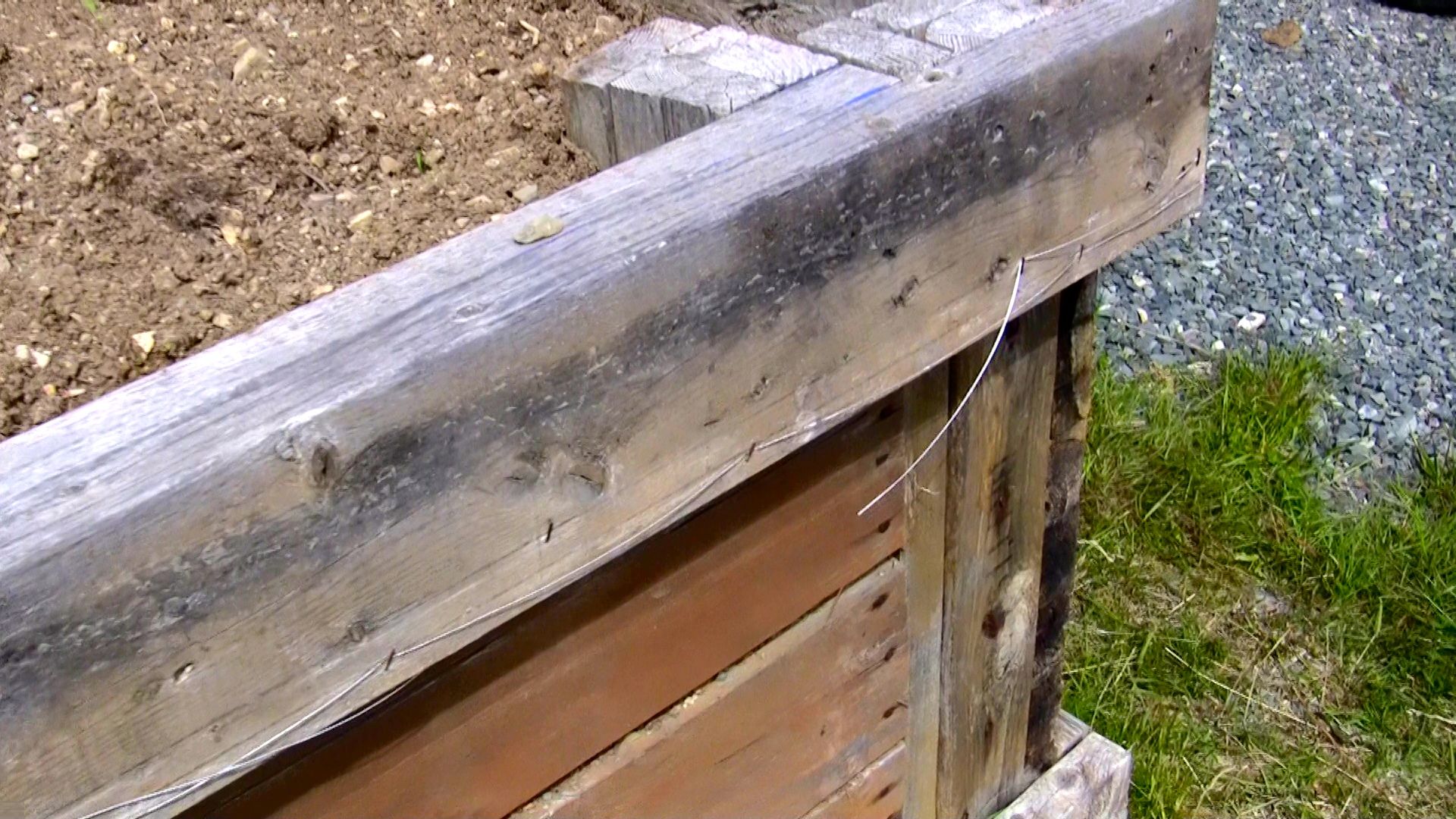 Electric Garden Slug Fence : 4 Steps (with Pictures) - Instructables