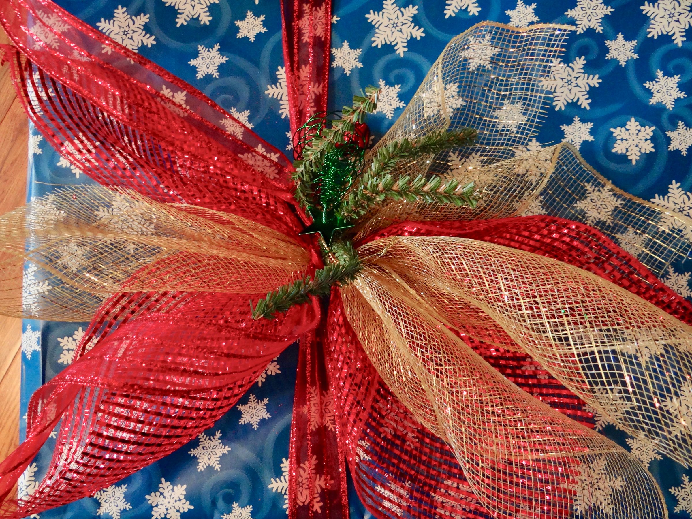 Holiday Decorative Gift Bows : 5 Steps - Instructables