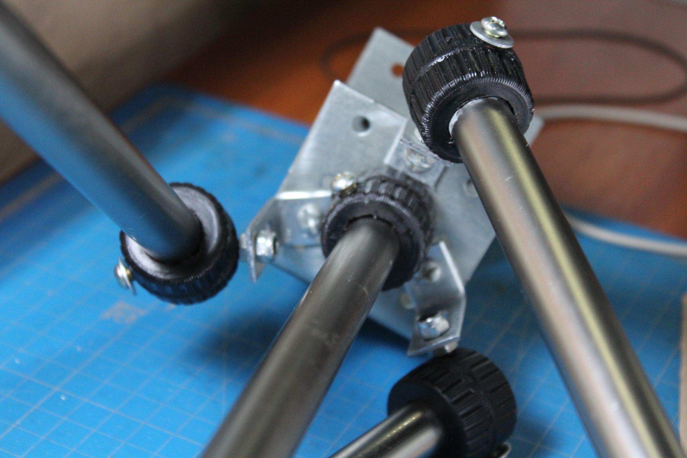 Homemade Tripod : 9 Steps (with Pictures) - Instructables