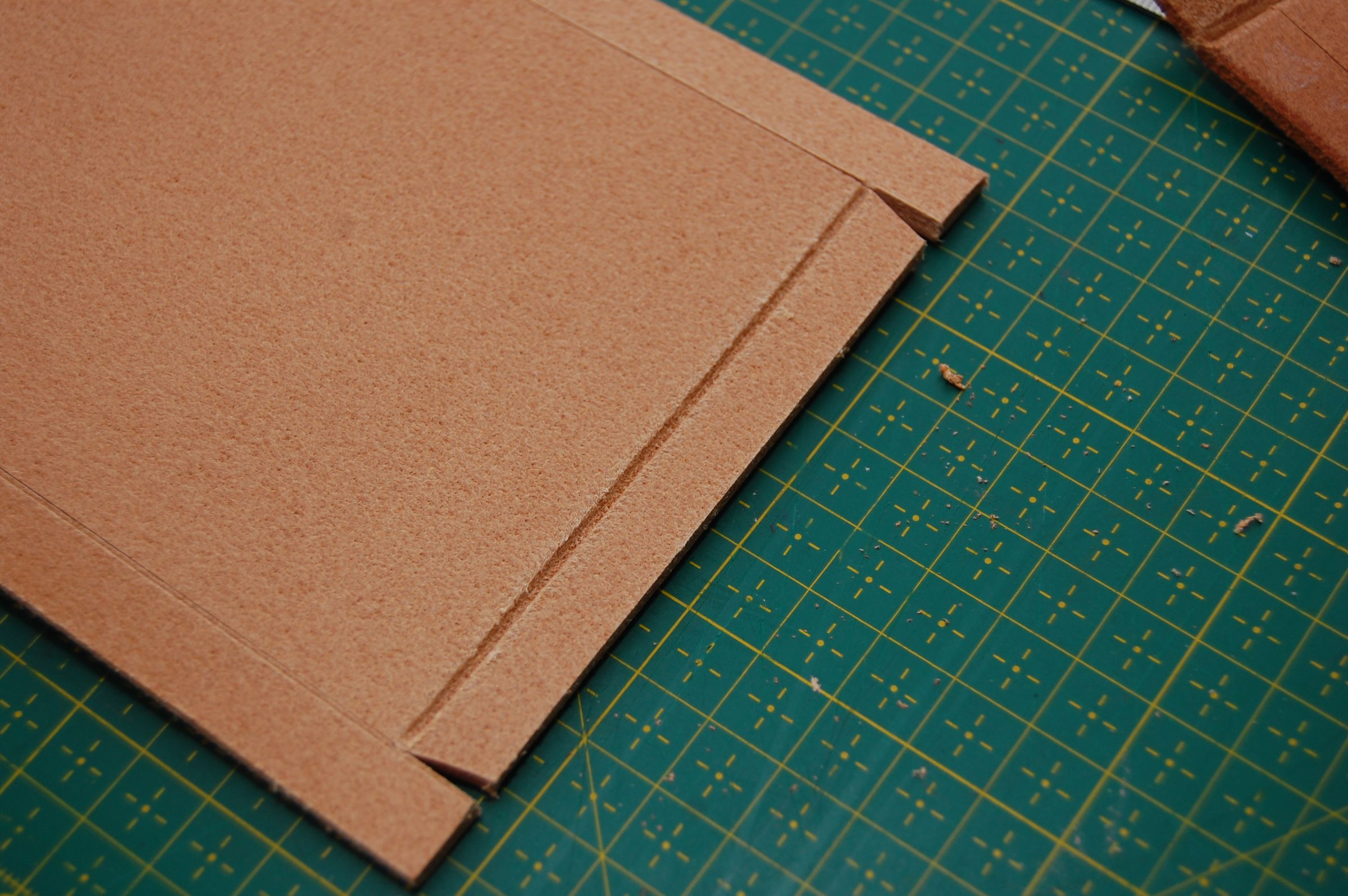 Briefcase With a 3 Piece Gusset : 6 Steps (with Pictures) - Instructables