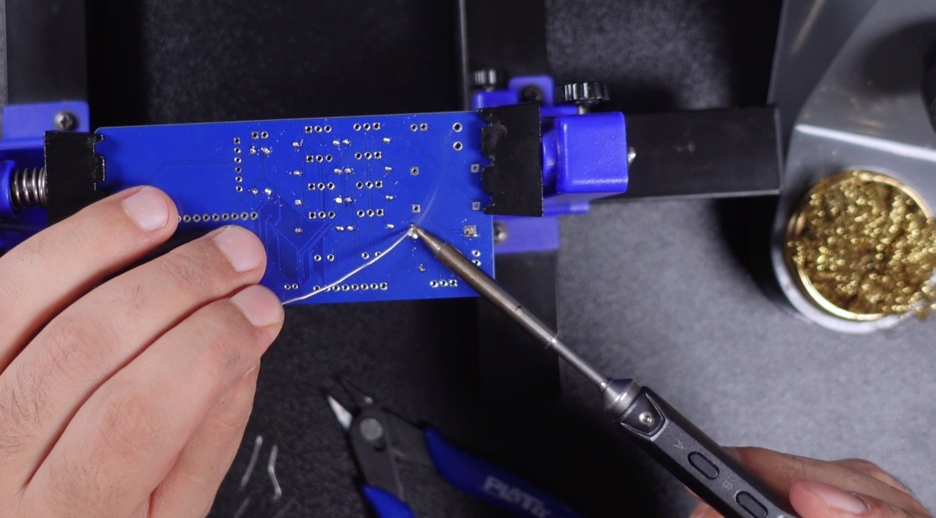 Explore Using a Customized Arduino Nano-based Board to Wirelessly ...