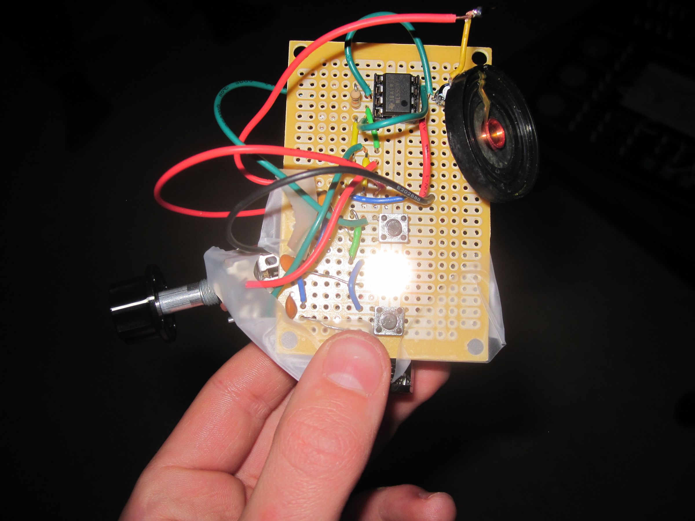 Synthesizer Using 555 : 5 Steps - Instructables