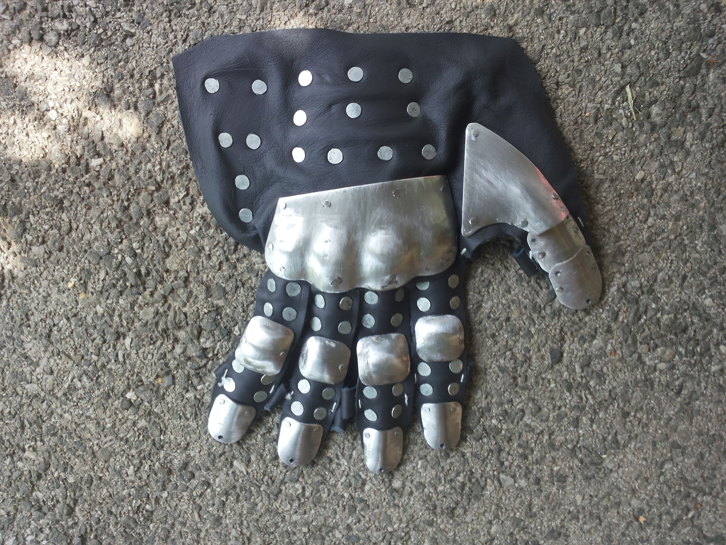 Medieval Visby Gauntlet : 7 Steps (with Pictures) - Instructables