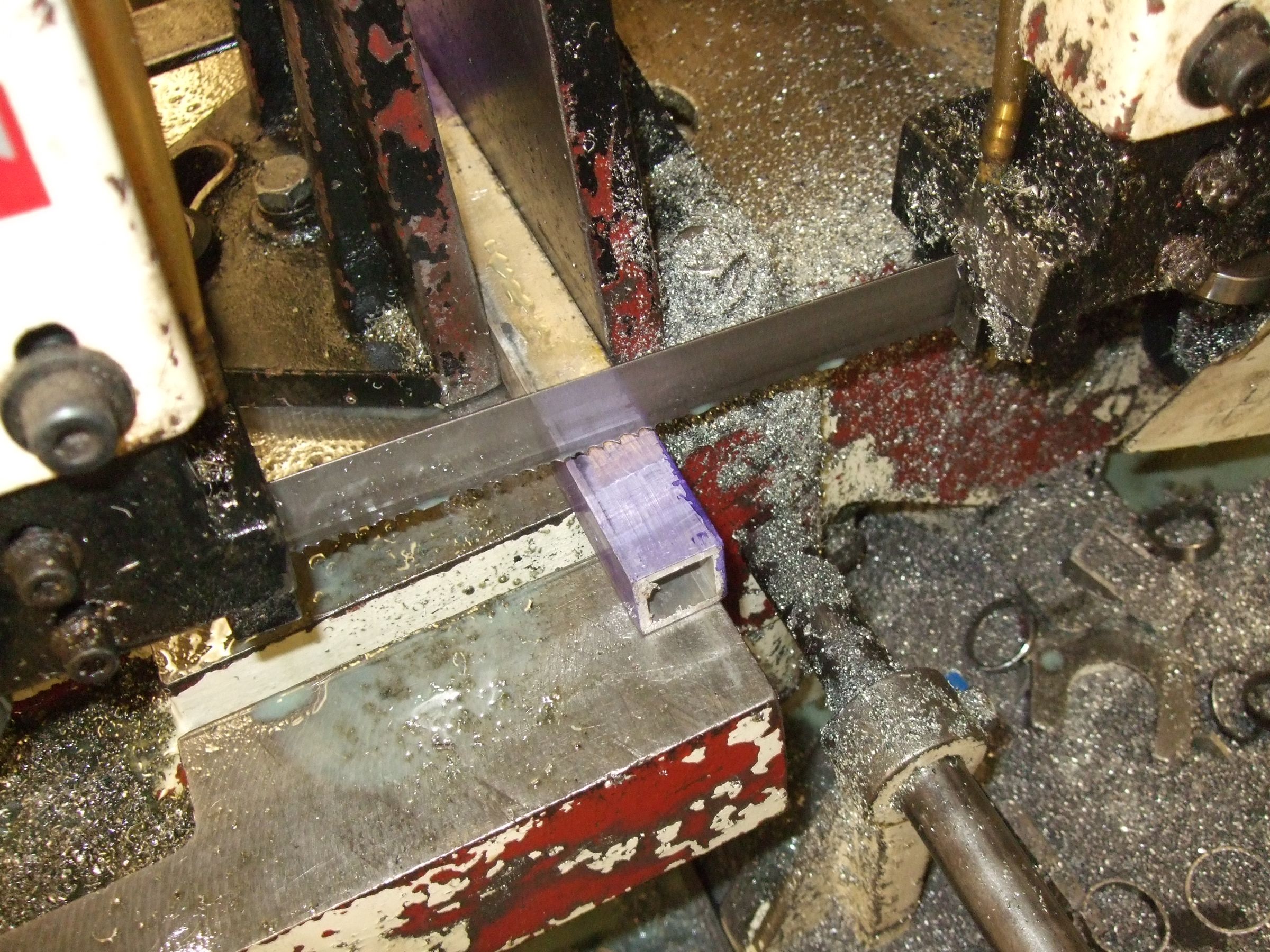 How to Use a Horizontal Bandsaw (With Accuracy and Precision) : 7 Steps ...