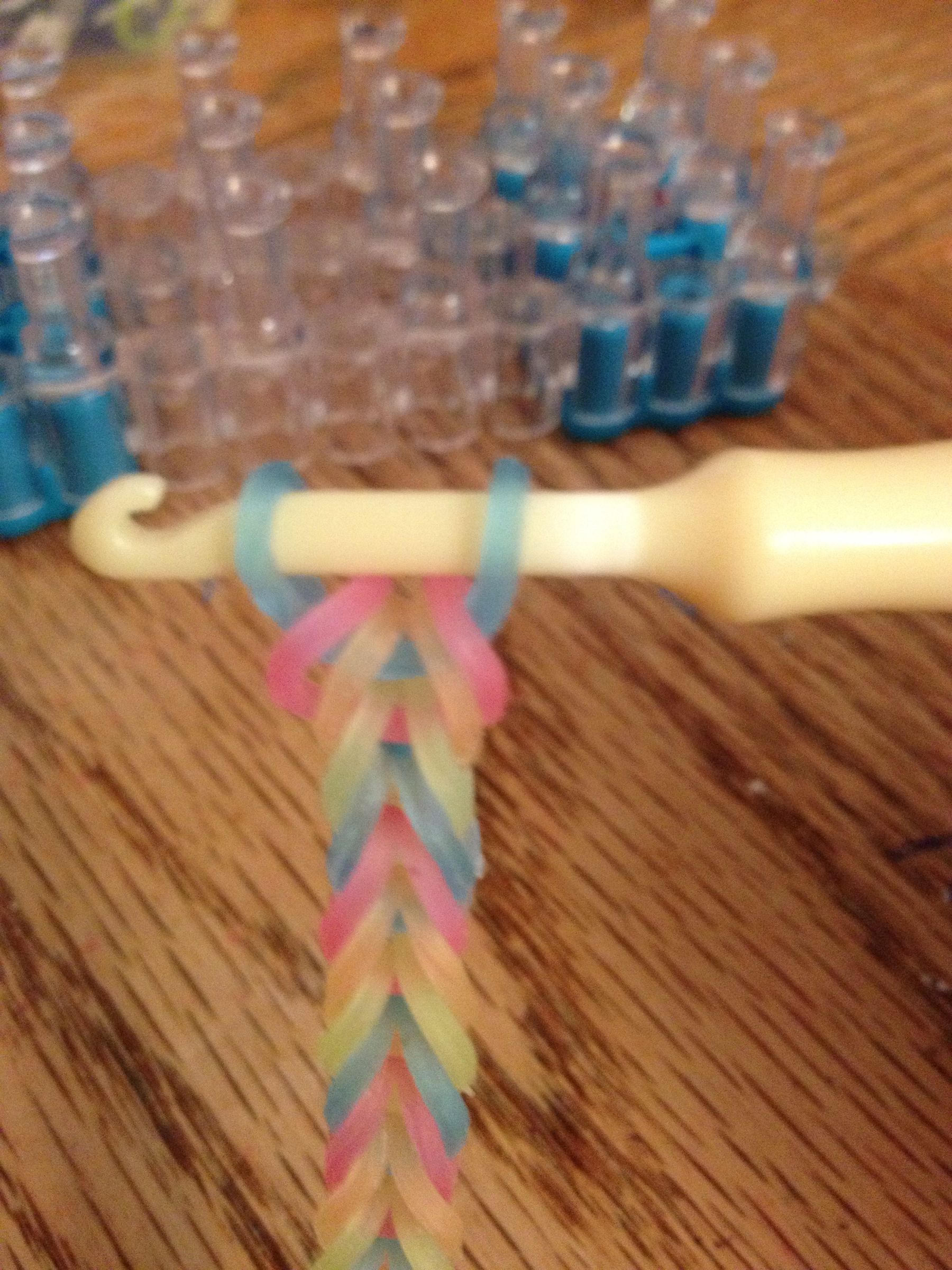 Rainbow Loom Fishtail : 13 Steps - Instructables