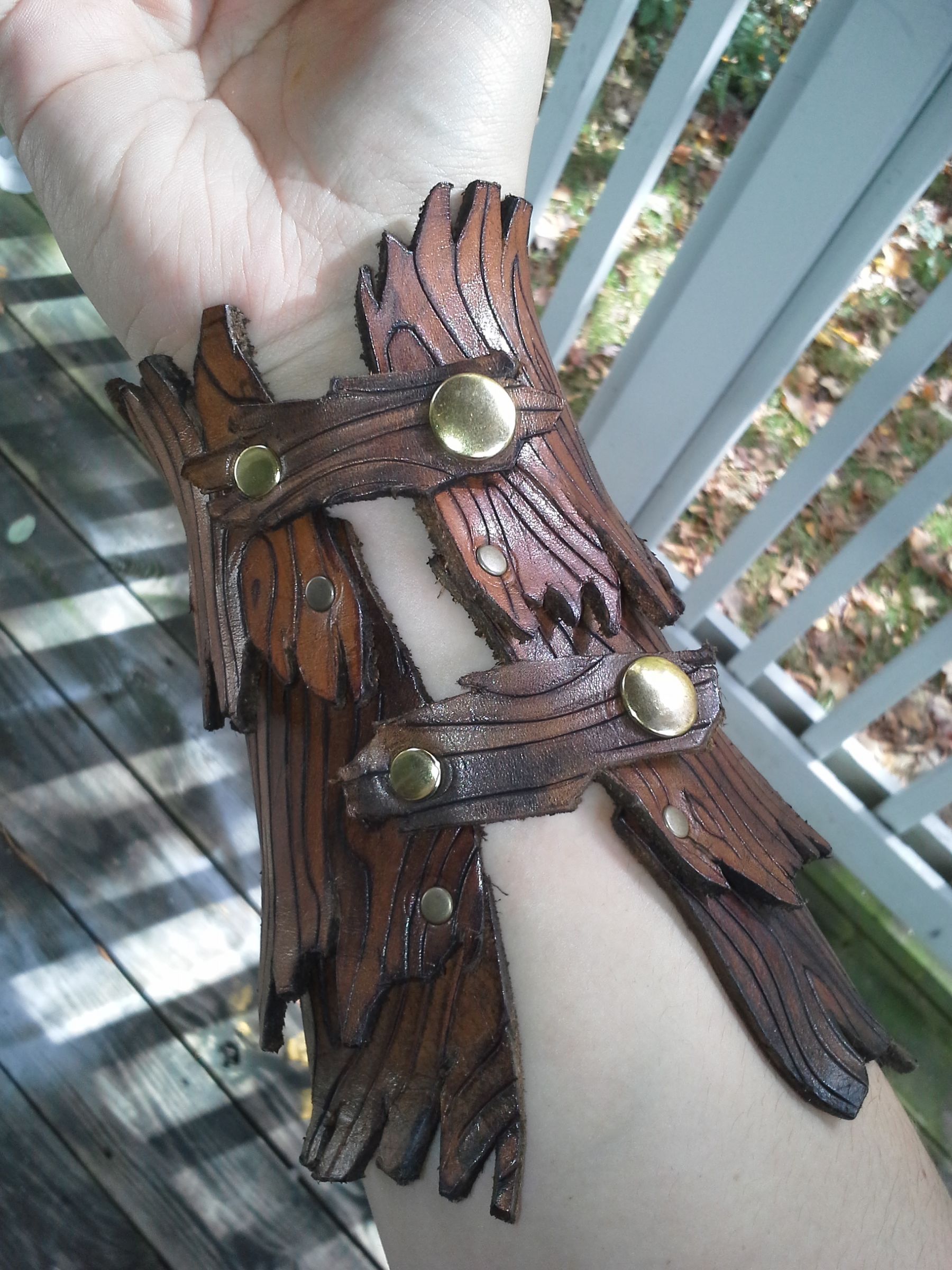 Wood Texture Leather Bracer Tutorial : 6 Steps (with Pictures) - Instructables
