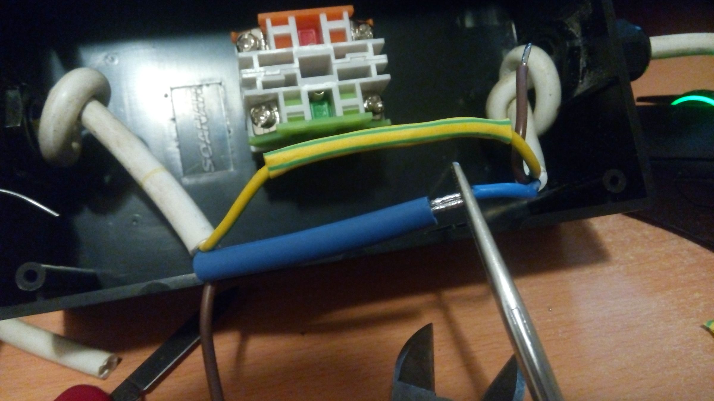 Emergency Stop Button : 10 Steps (with Pictures) - Instructables