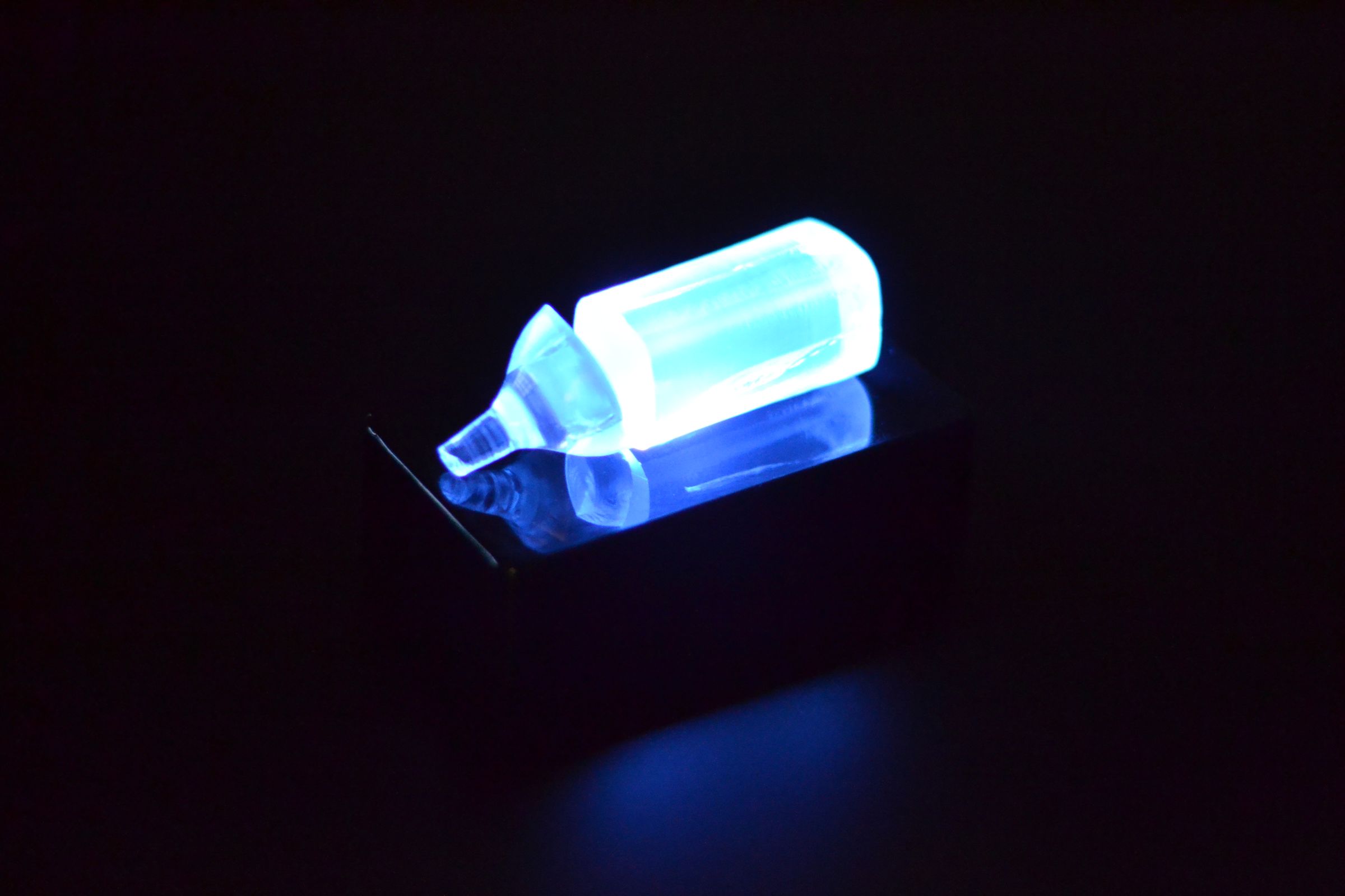 Fluorescent Crystal Display Stand : 5 Steps (with Pictures) - Instructables