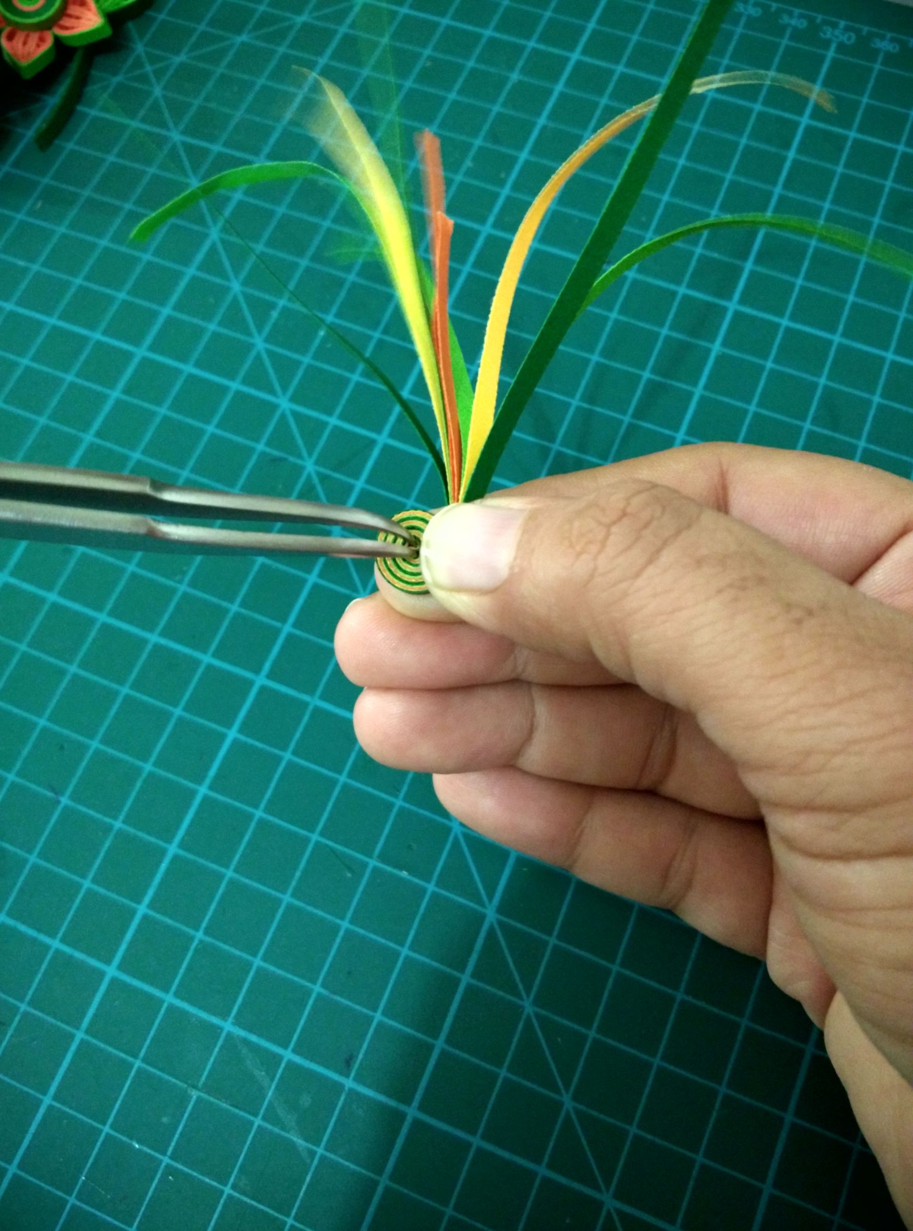 Gorgeous 3D Quilled Flowers and Leaves From Scratch! : 4 Steps (with ...