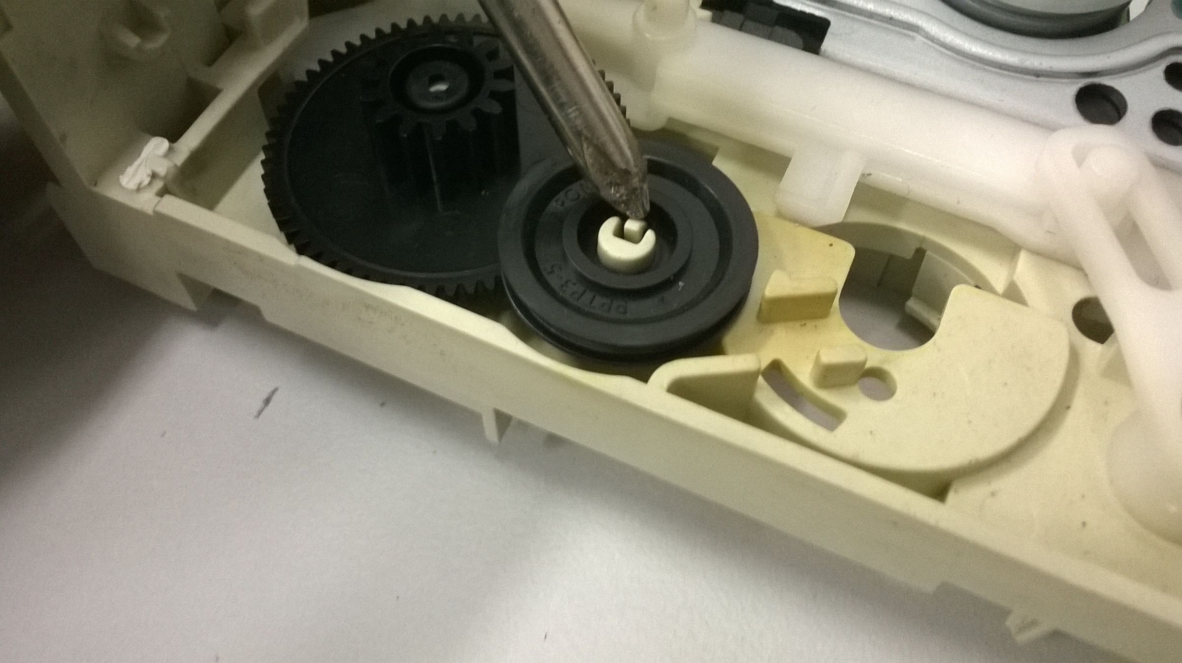 Disassembling a CD/DVD Reader and Reusing Its Parts : 12 Steps (with ...