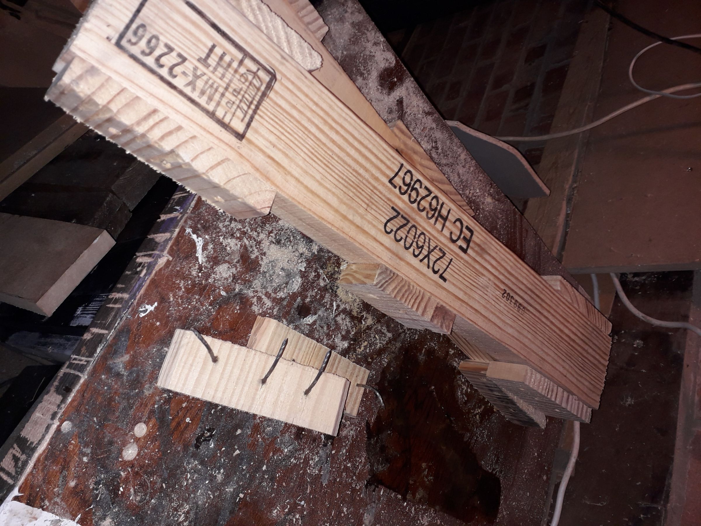 Wood Pallets Into Organised Wall Feature : 8 Steps (with Pictures ...