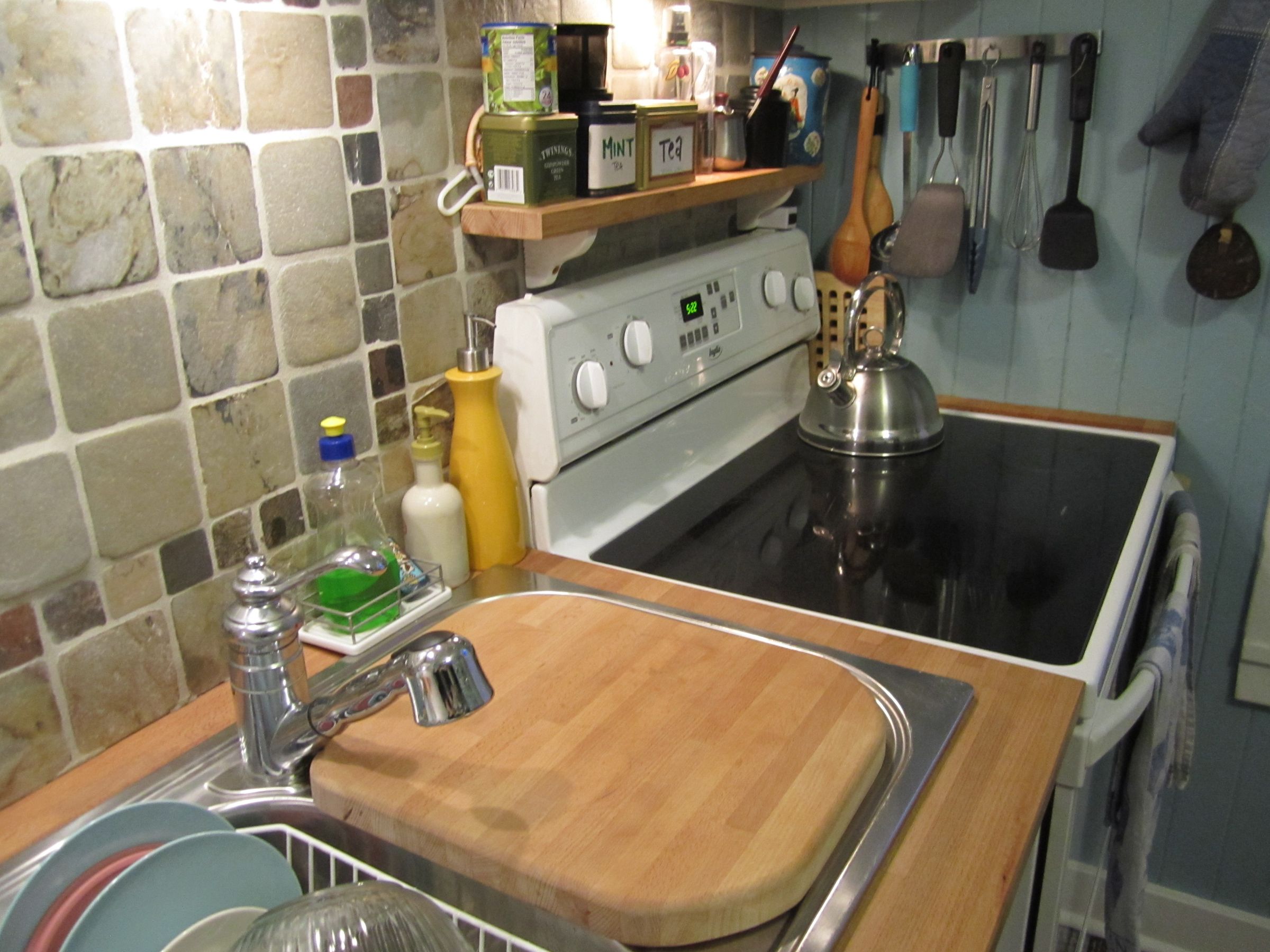 Making the Most of a Small Kitchen : My Workspace (with Pictures ...