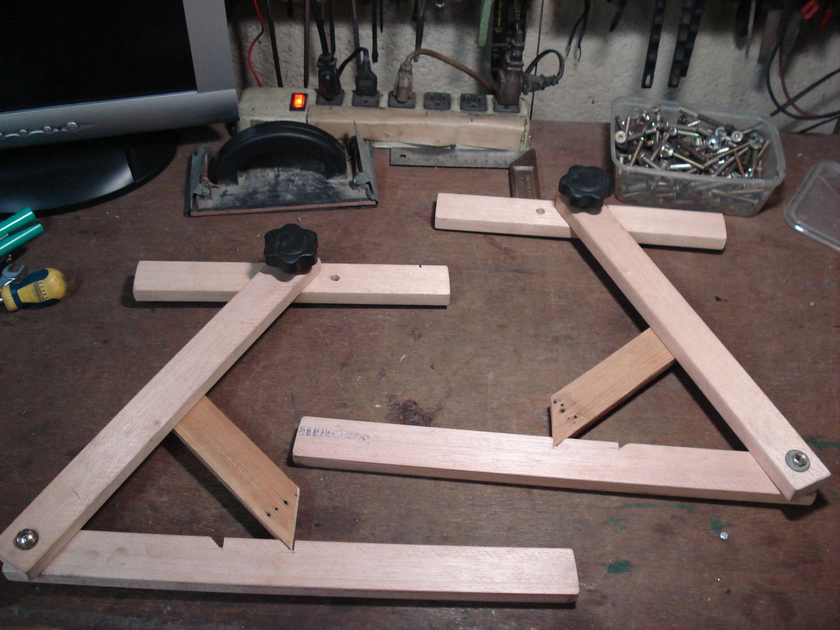 Laptop Stand for Bed - My Design : 5 Steps - Instructables