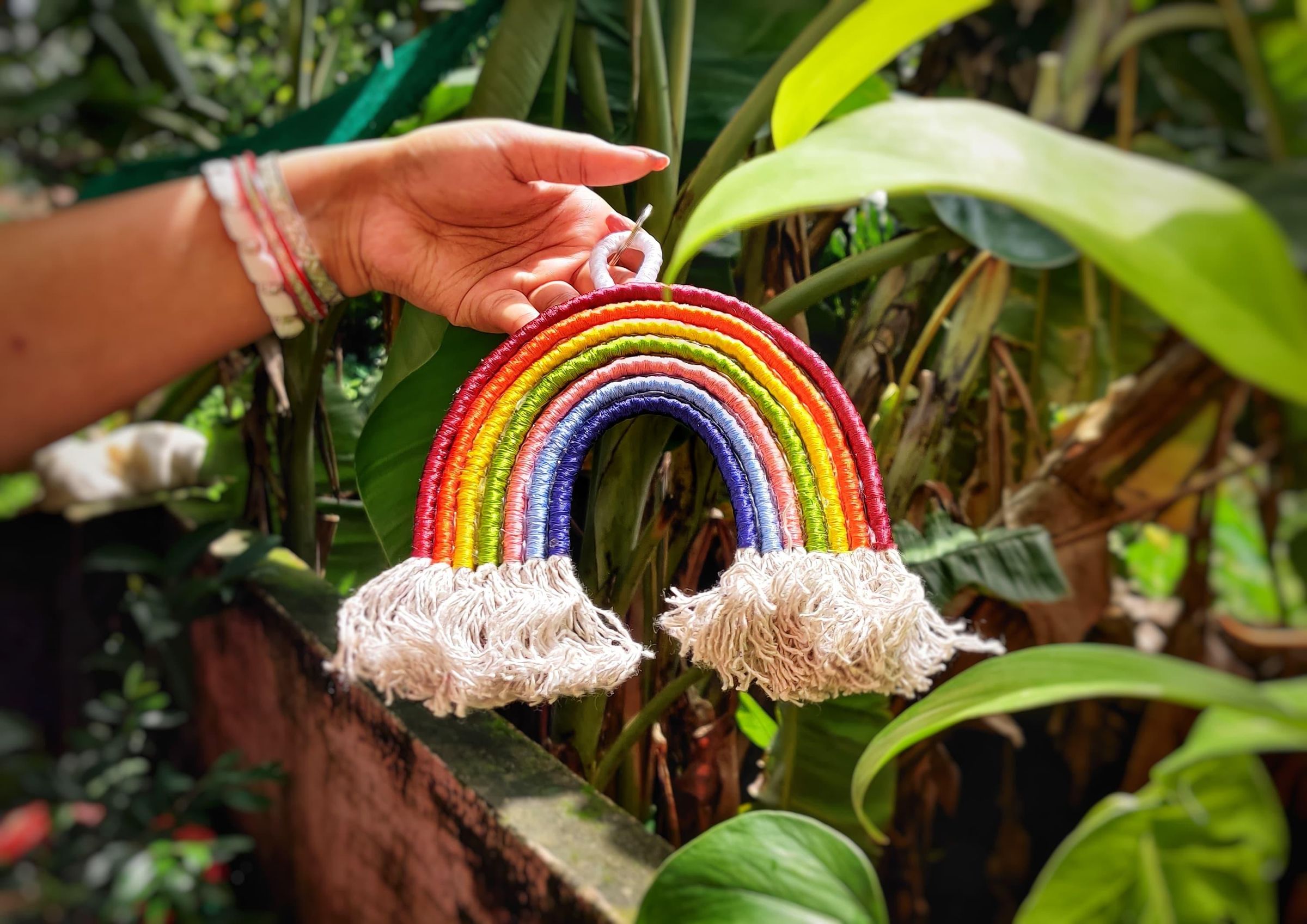 Rainbow Rope Wall Hanger : 5 Steps (with Pictures) - Instructables