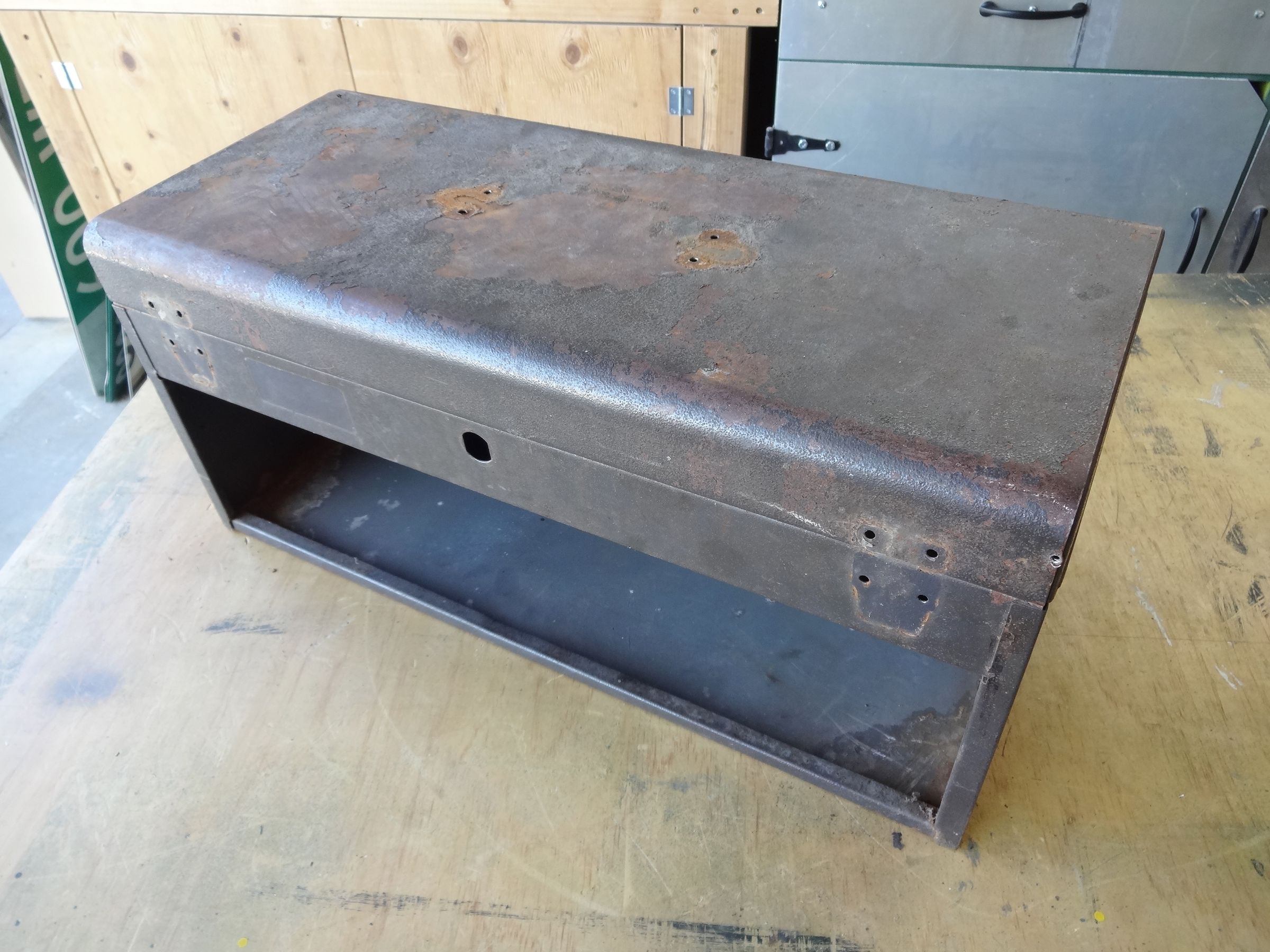 Restore a Rusty Toolbox : 14 Steps (with Pictures) - Instructables