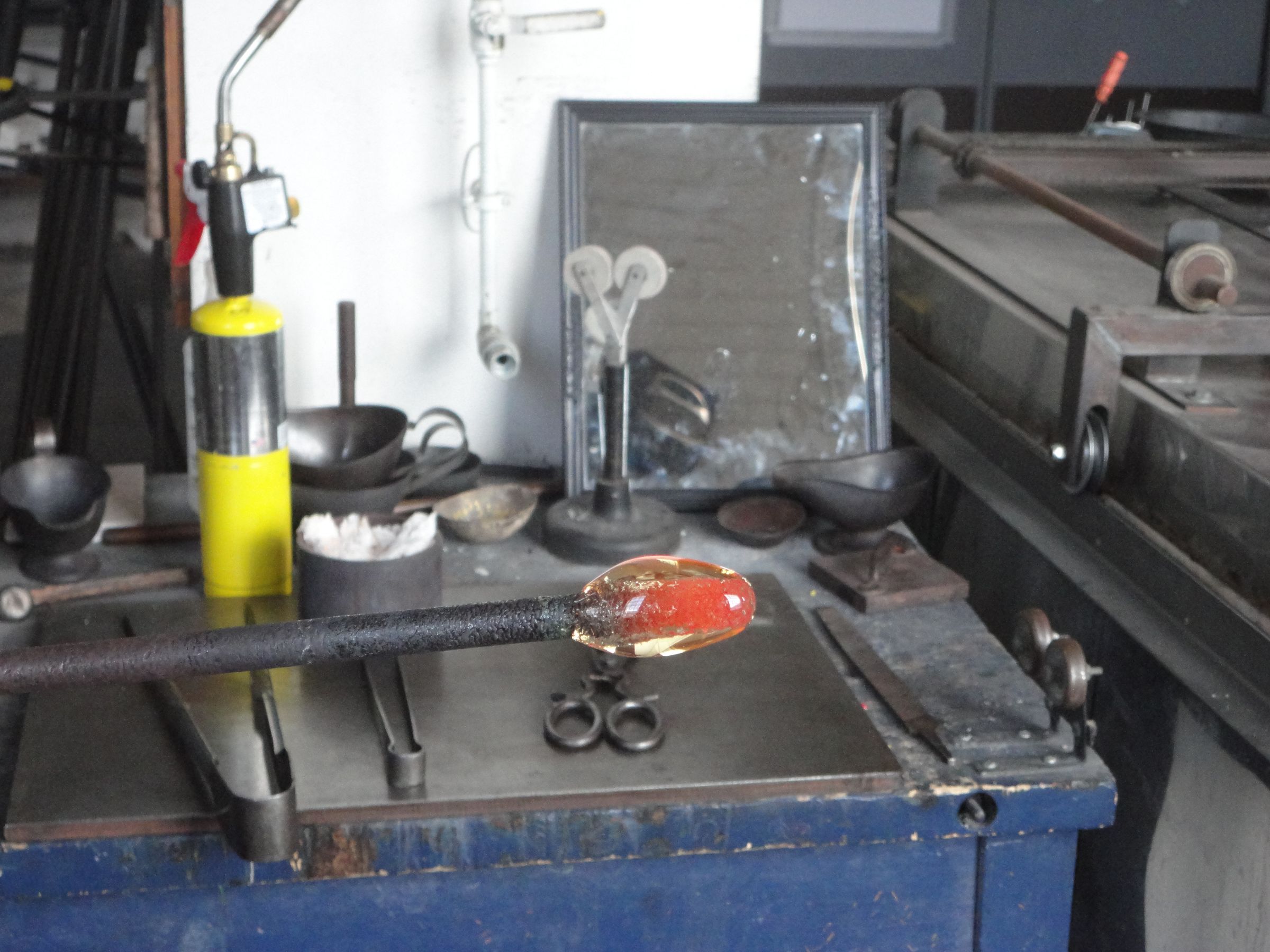 Glass Blowing a Christmas Ornament--For Beginning Gaffers : 25 Steps ...