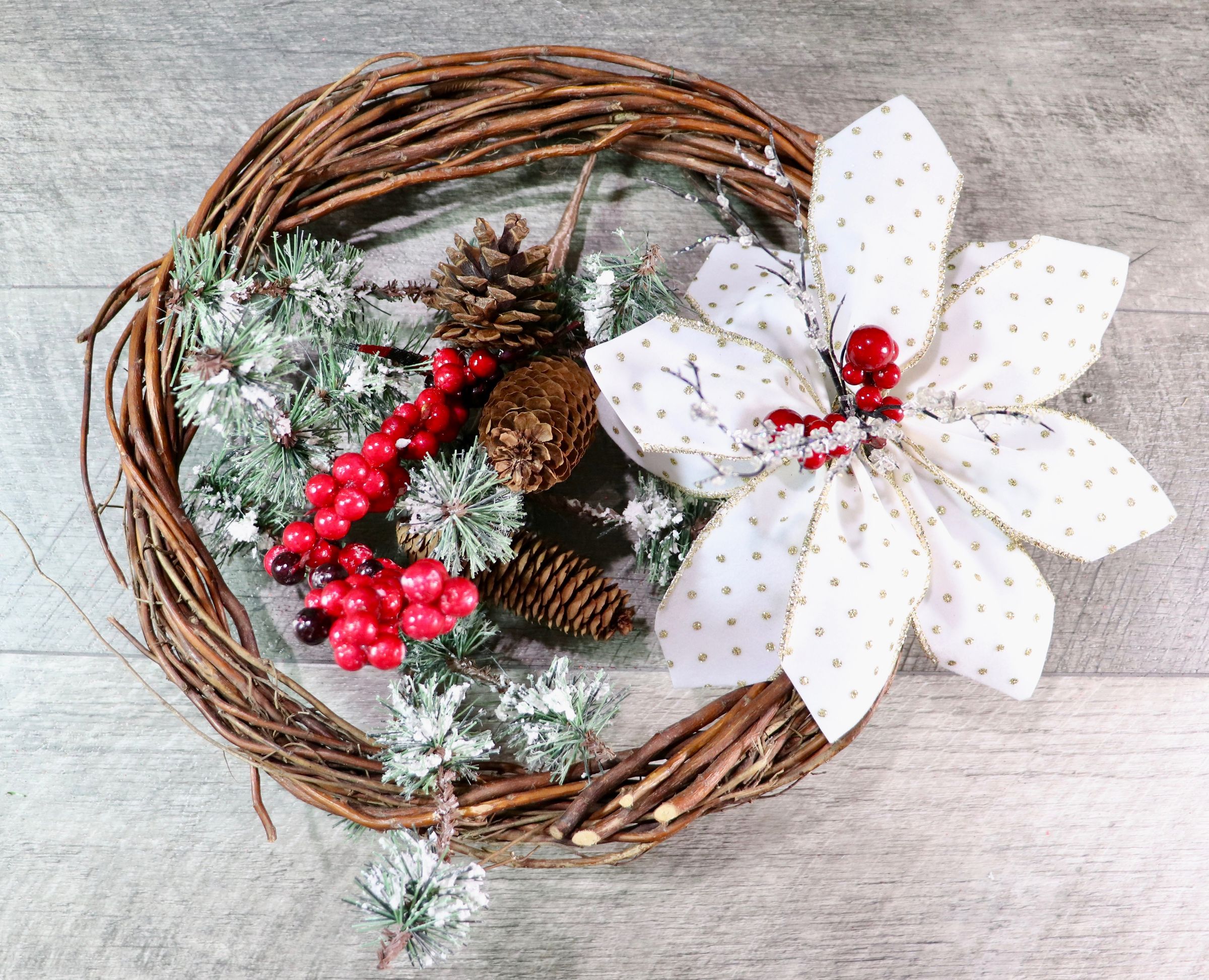 Holiday Decorative Gift Bows : 5 Steps - Instructables