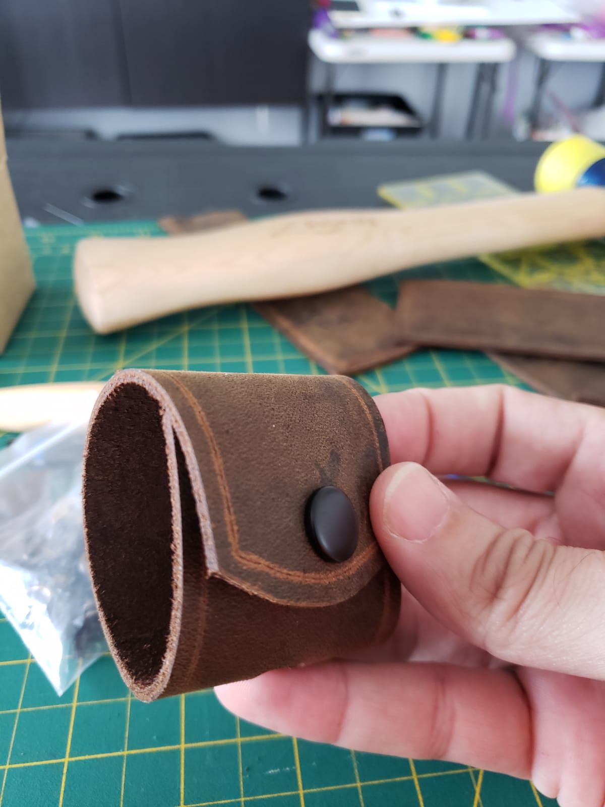 AirPods Leather Case : 8 Steps (with Pictures) - Instructables