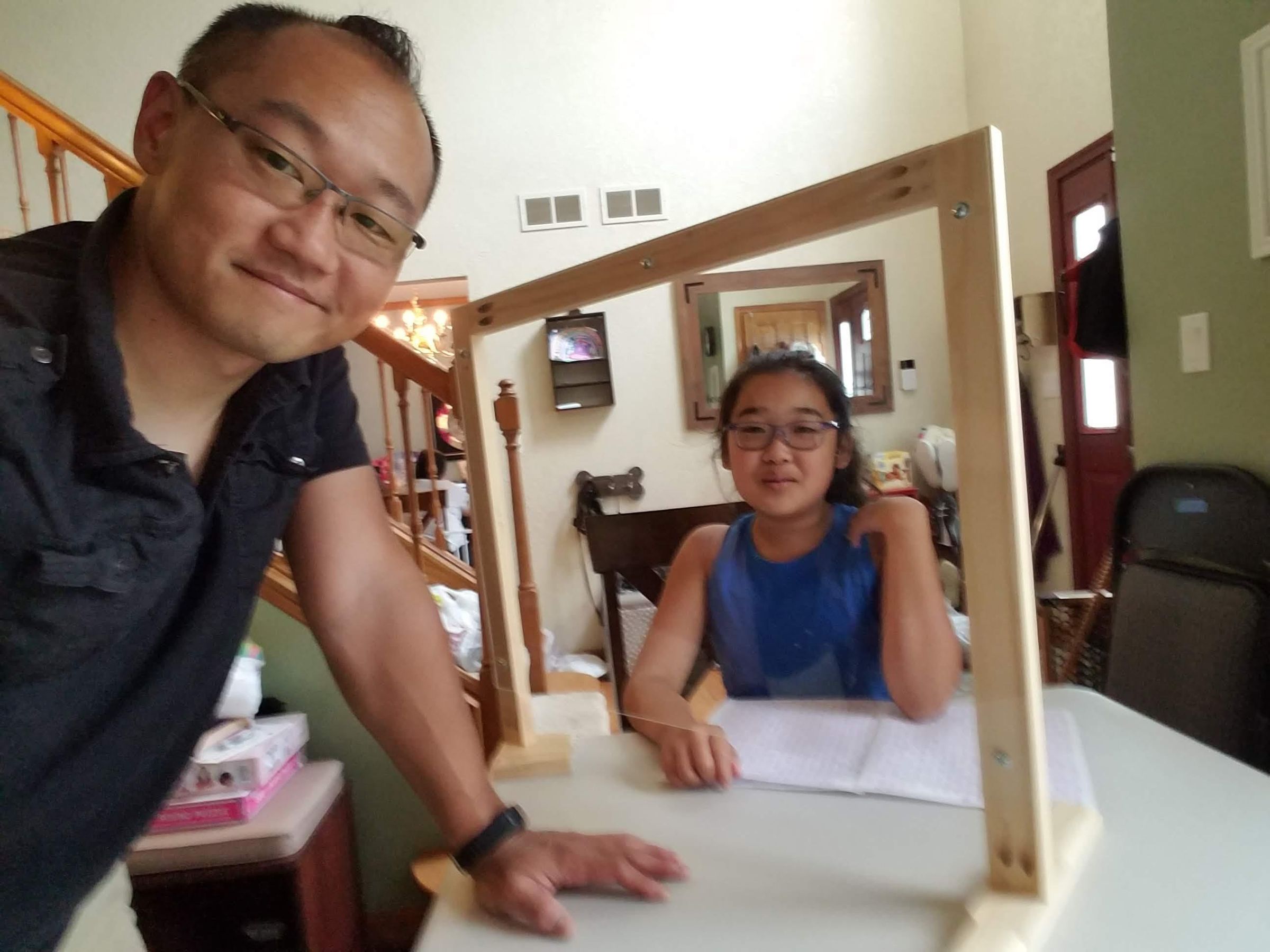 DIY Teacher Desk Shield for Writing Conferences : 7 Steps (with ...