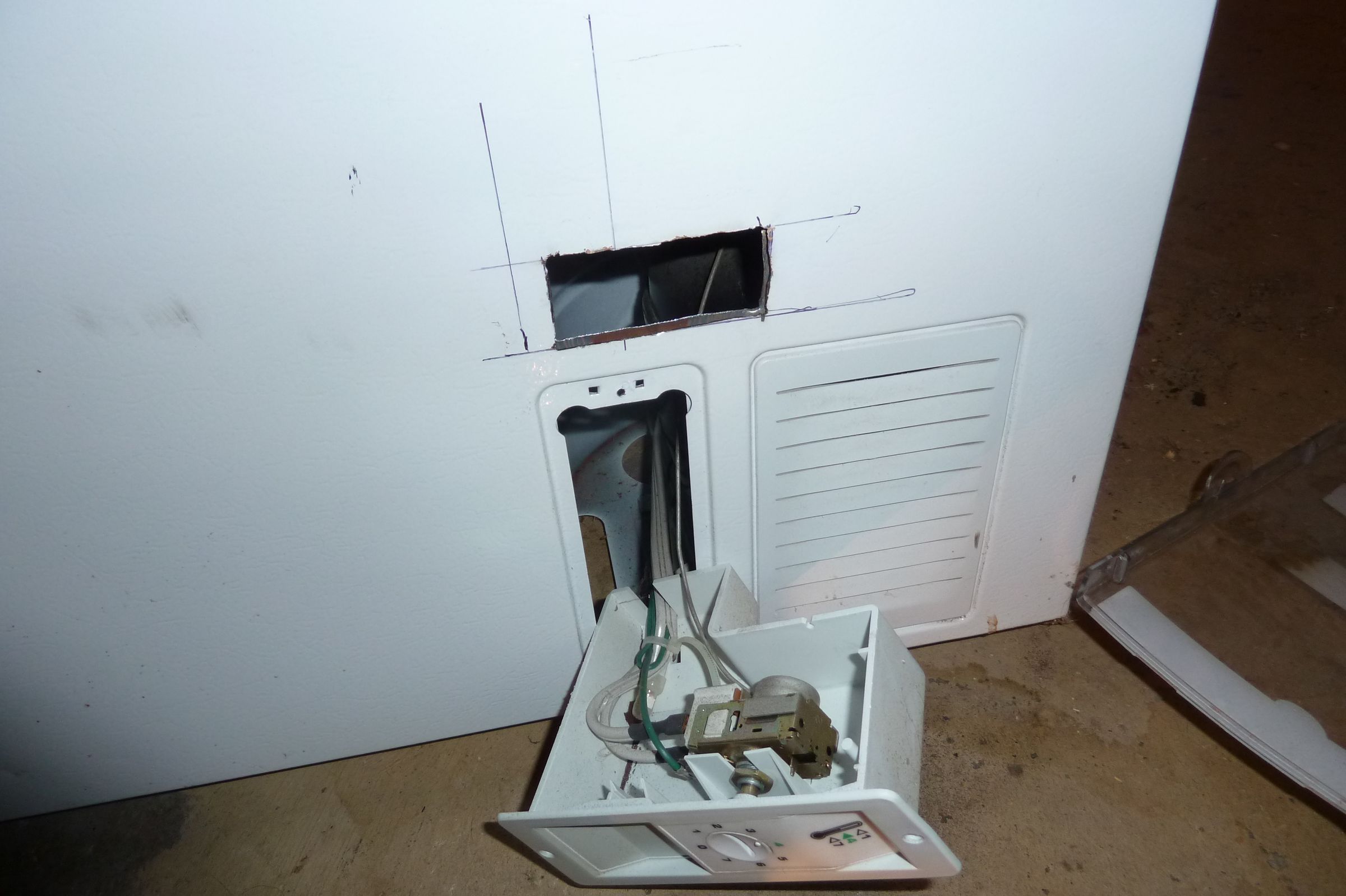 Convert a Chest Freezer to Kegerator or Fermenter for $20 : 3 Steps ...