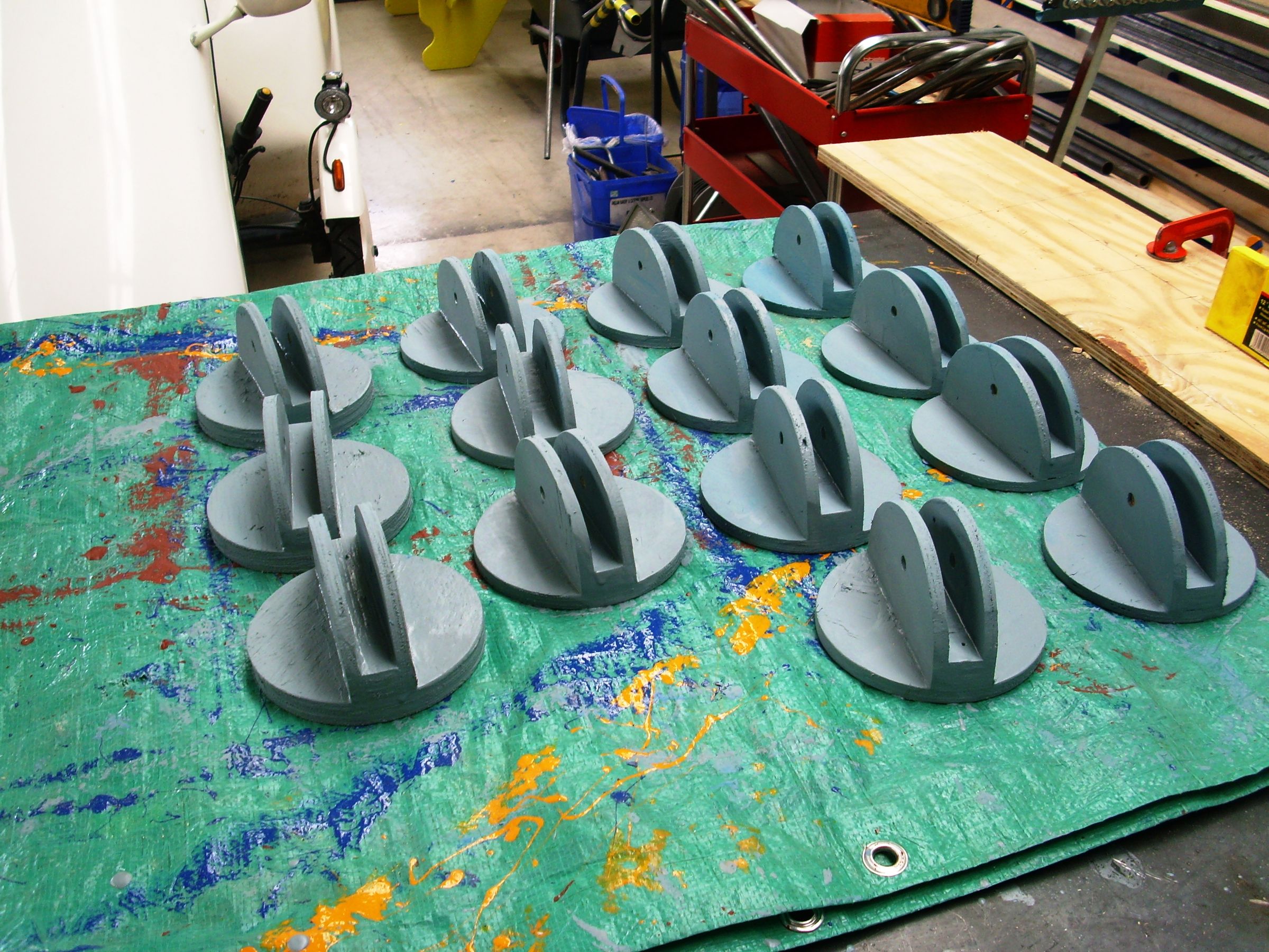 Additional Feet for Picnic Tables : 3 Steps - Instructables
