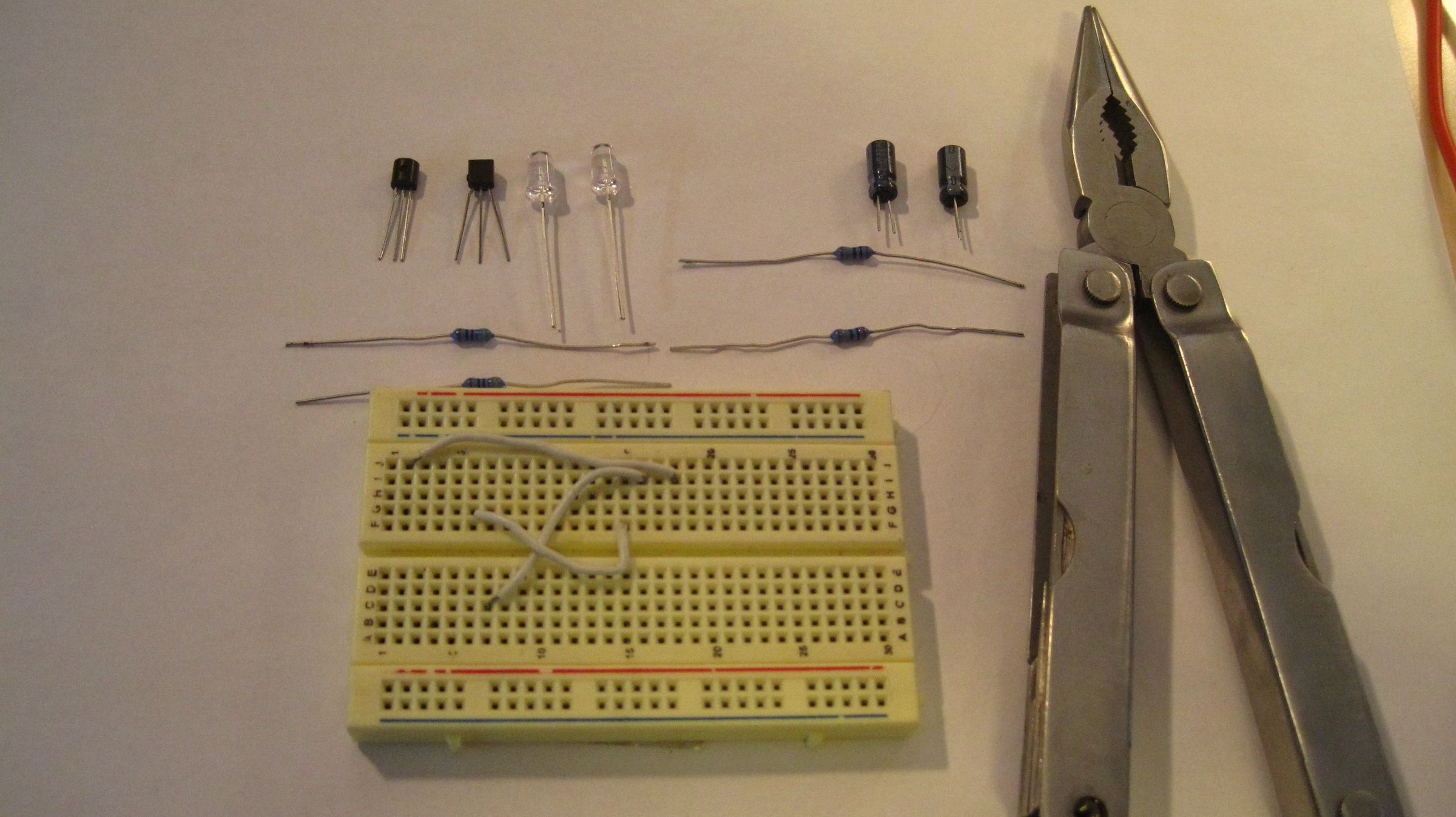 Two Transistor LED Flasher Circuit : 5 Steps - Instructables