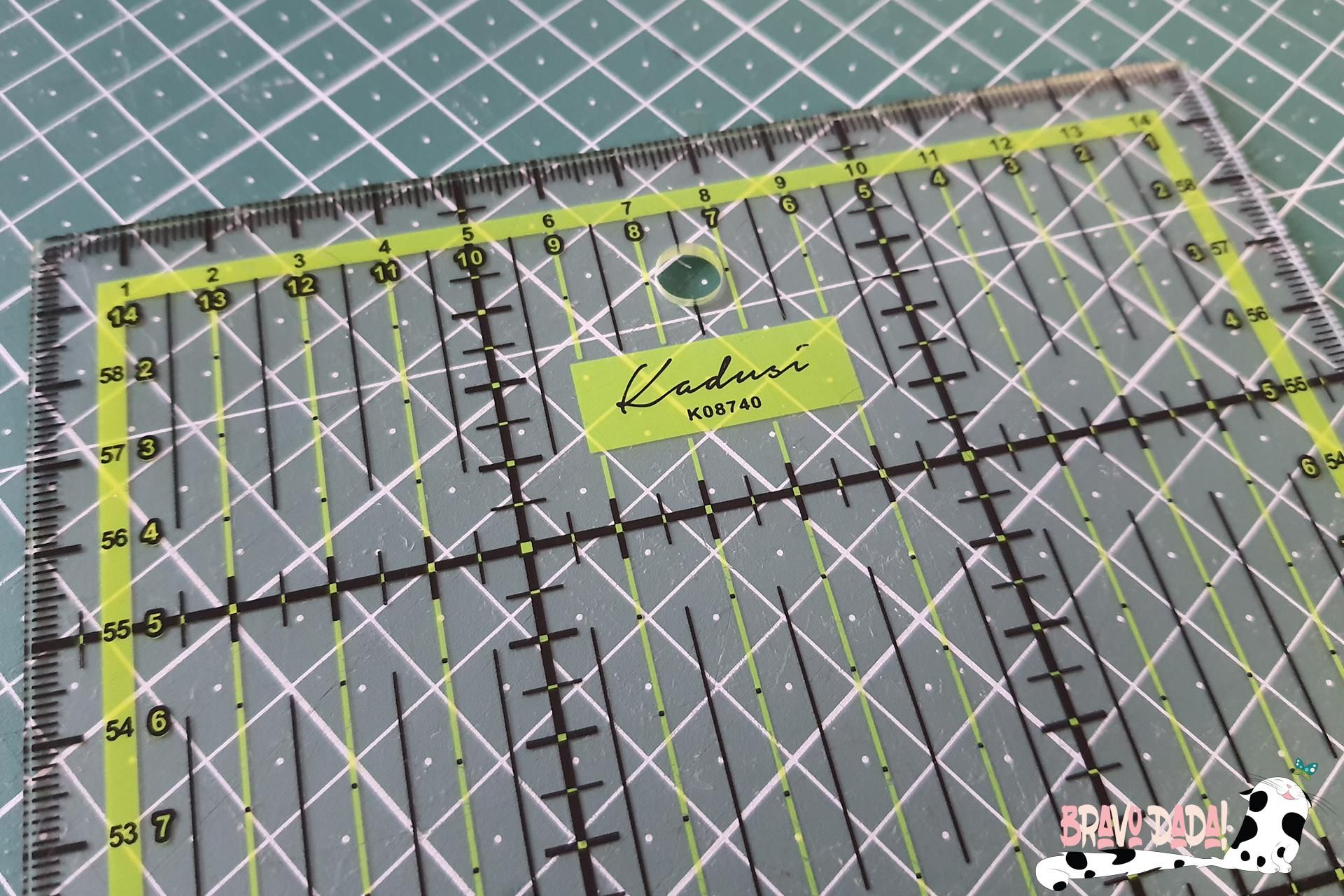DIY How to Make a Quilted Sewing Machine Mat With Pockets and Thread ...