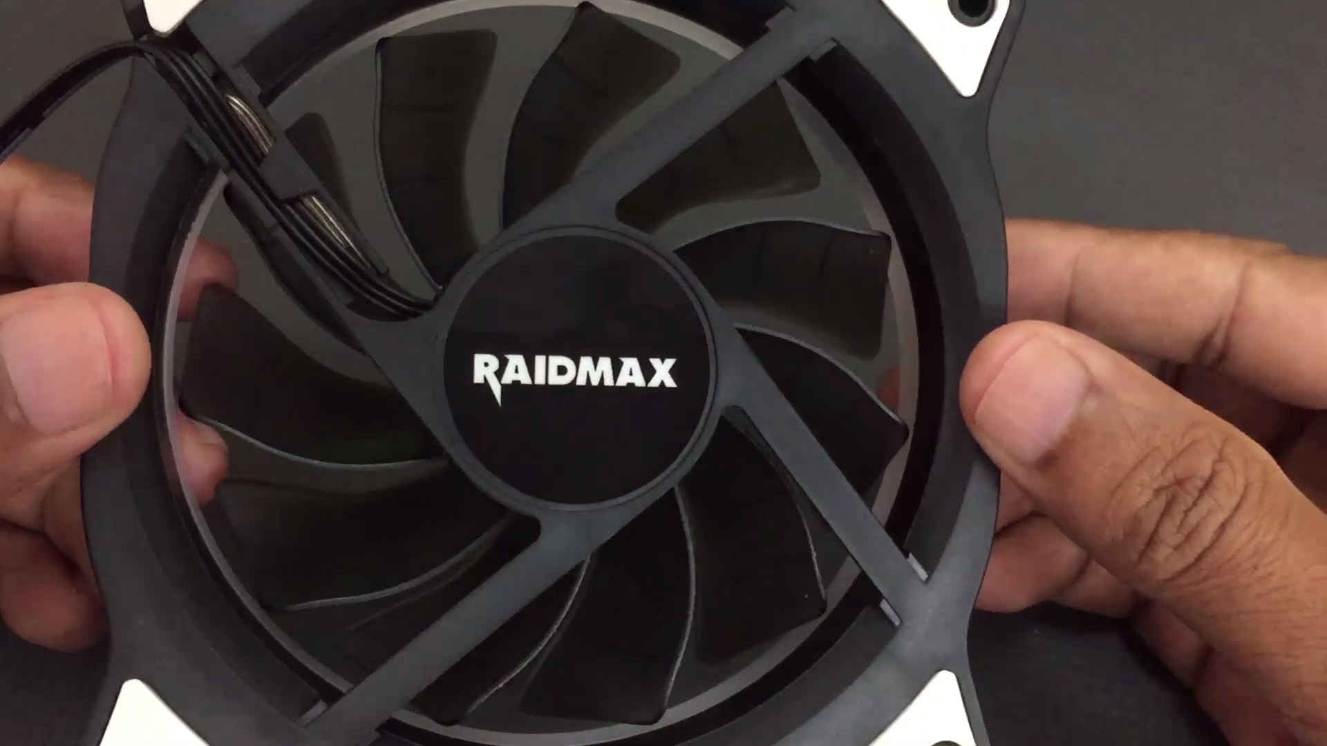 How to Clean a PC Fan : 7 Steps - Instructables