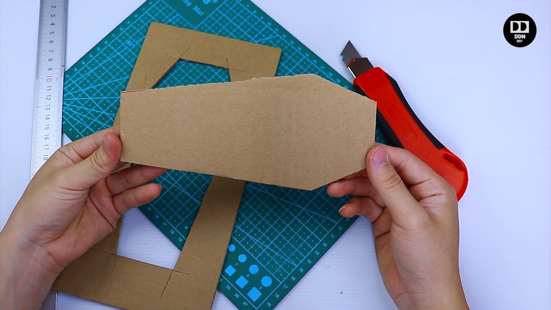 Make MAGIC Box and Girl From Cardboard : 10 Steps (with Pictures ...