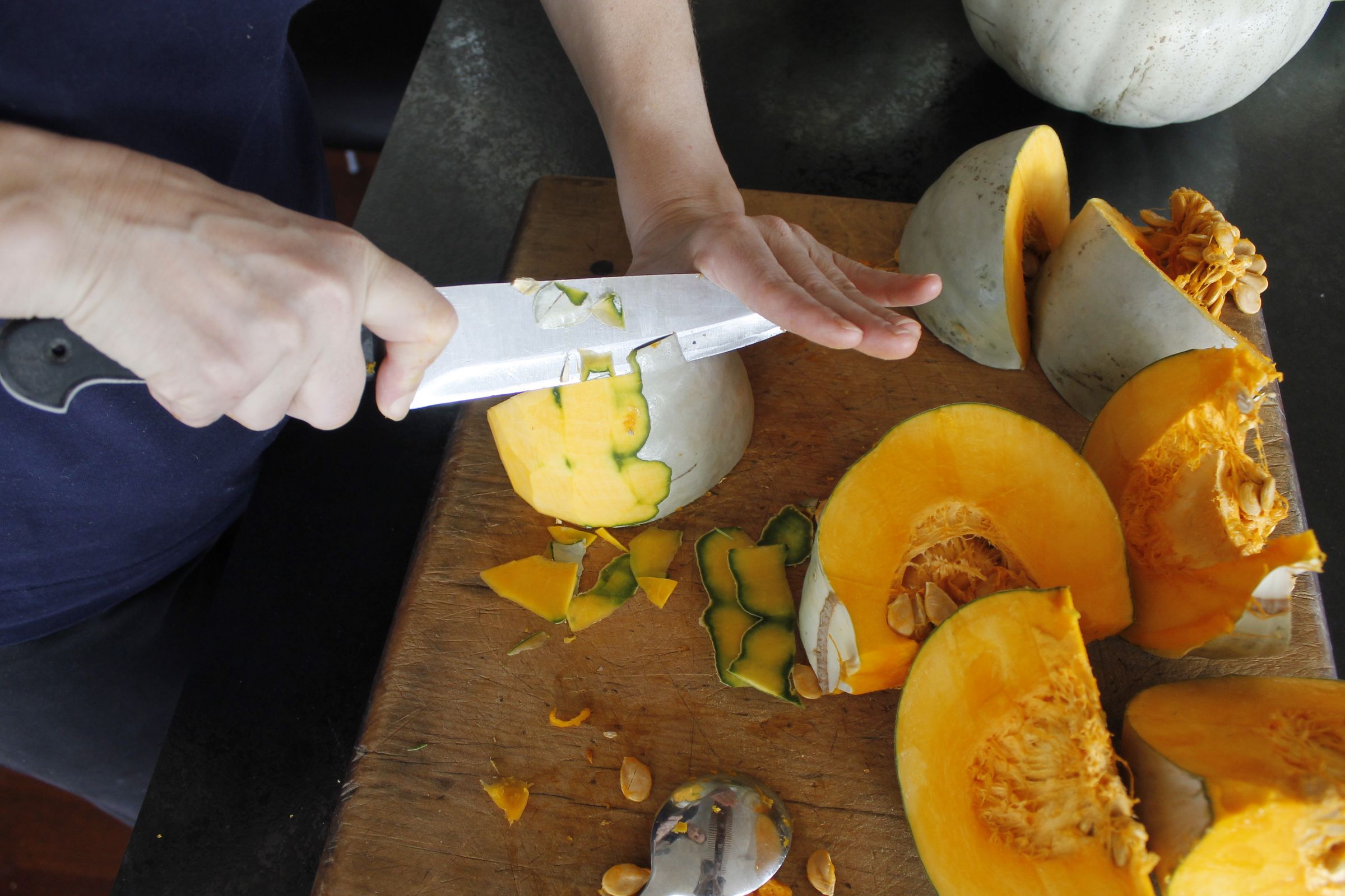 How to Cut a Pumpkin : 7 Steps (with Pictures) - Instructables
