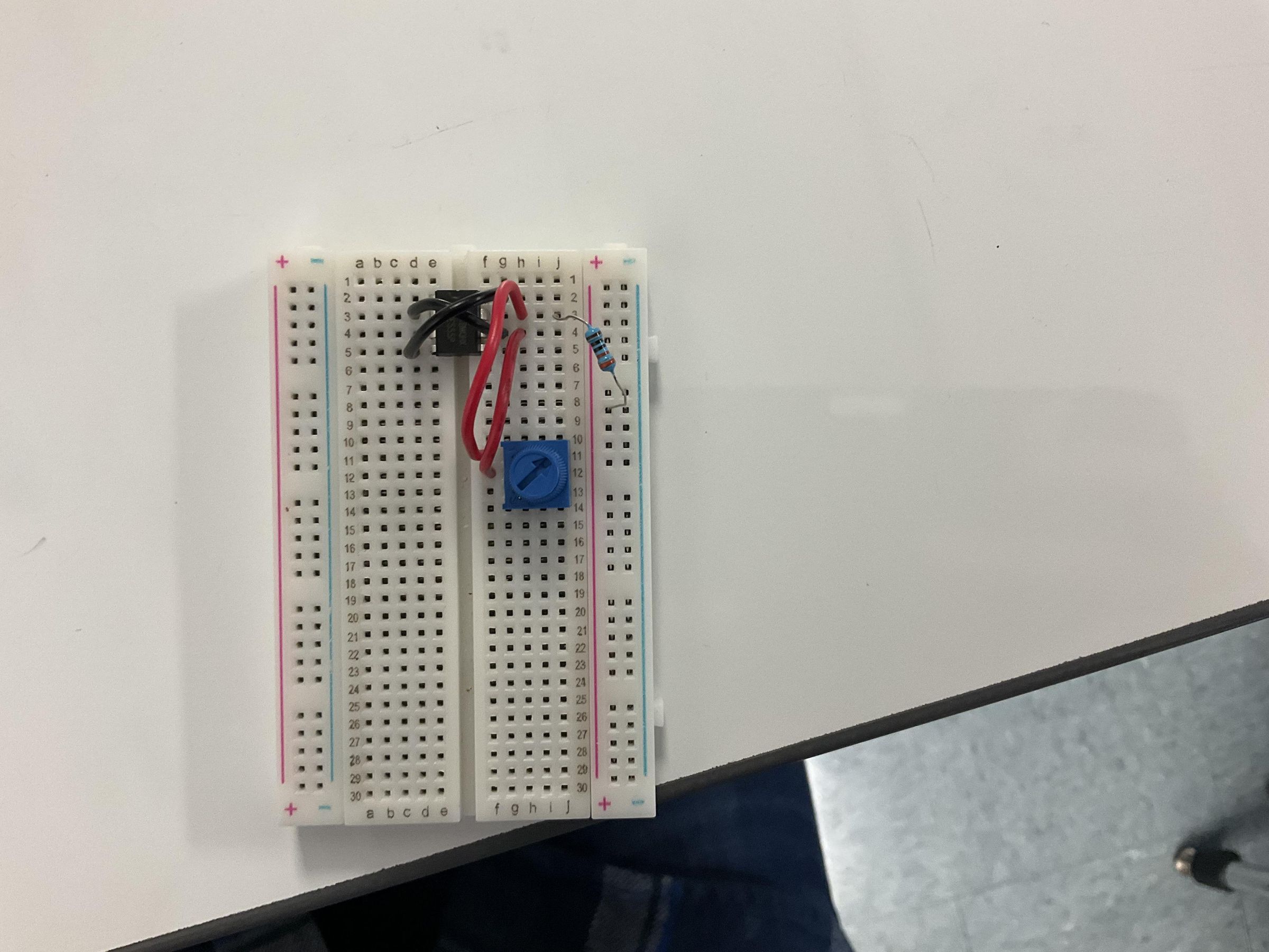 Blinking Led Light(with Potentiometer to Adjust Blink Rate) : 9 Steps - Instructables