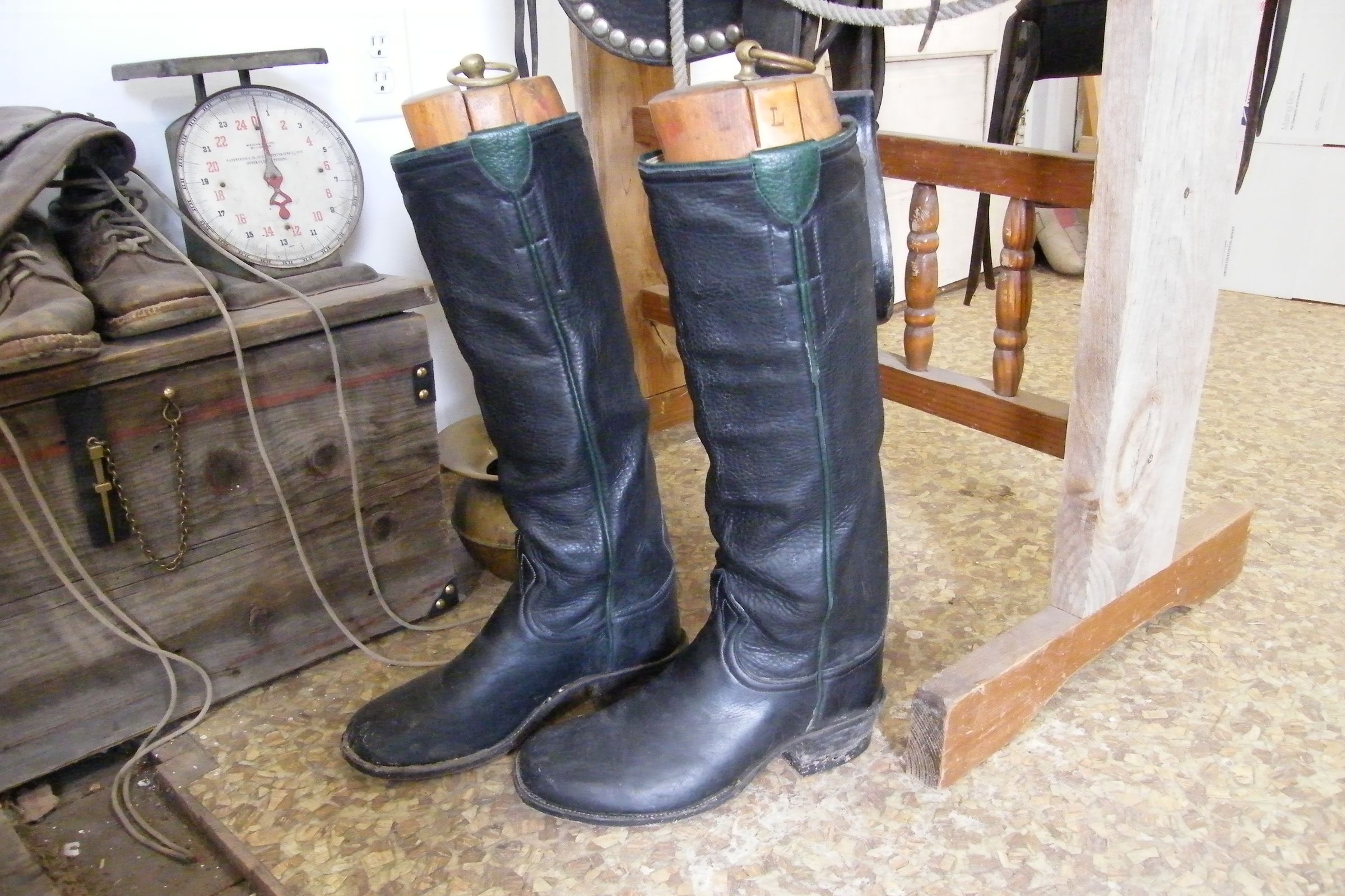 Rolled Leather Welt for a Seam. : 6 Steps - Instructables