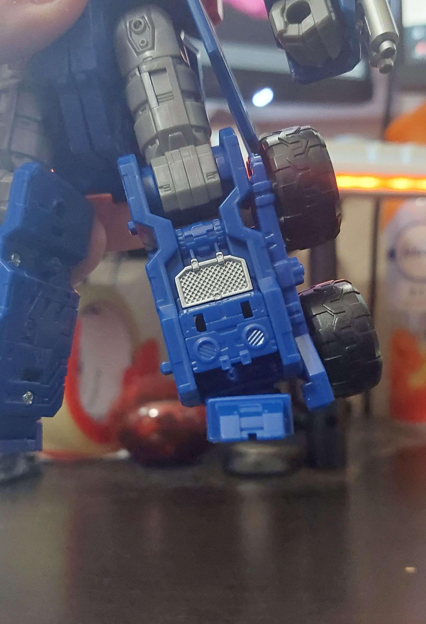 How to Convert Legacy Armada Optimus Prime From Core Robot to Truck and ...
