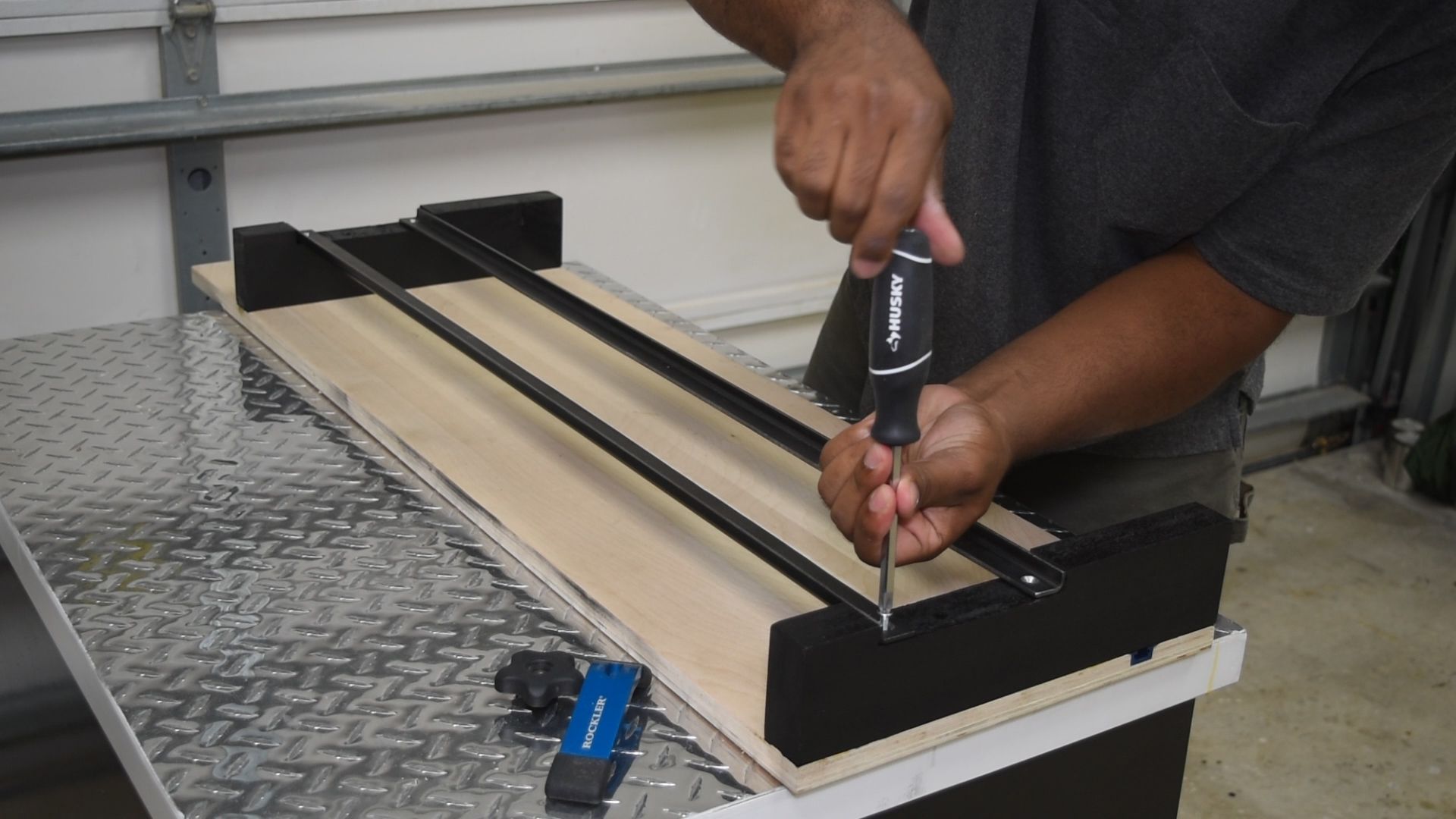How to Make a Circular Saw Crosscut Jig and Router Guide 2 in 1 : 9 ...