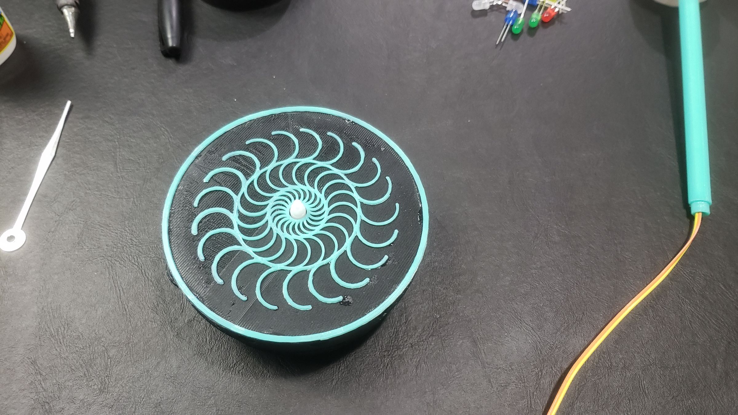 3D Printed Wall Clock With Kinetic Art and LEDs : 10 Steps (with ...