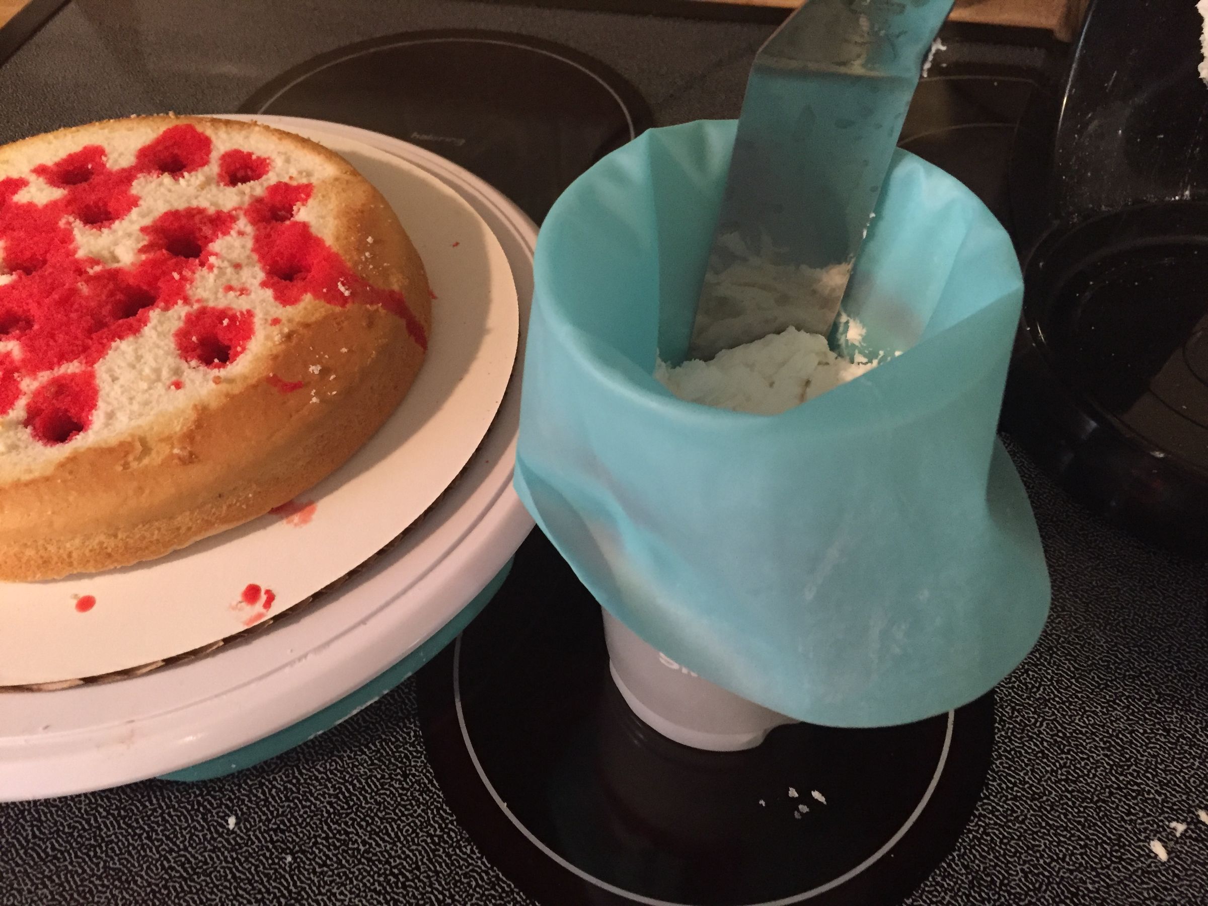 Ghoulishly Bleeding Wedding Cake : 5 Steps (with Pictures) - Instructables