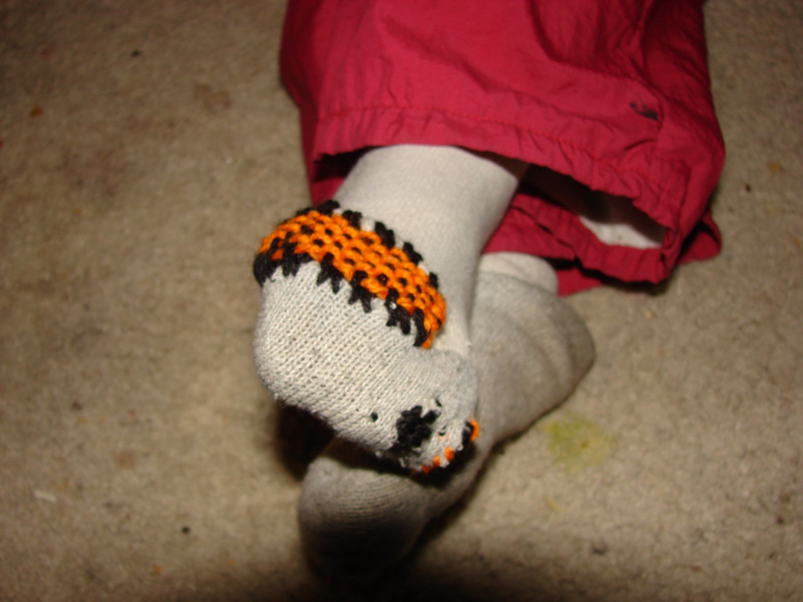 How to Mend a Sock : 8 Steps (with Pictures) - Instructables
