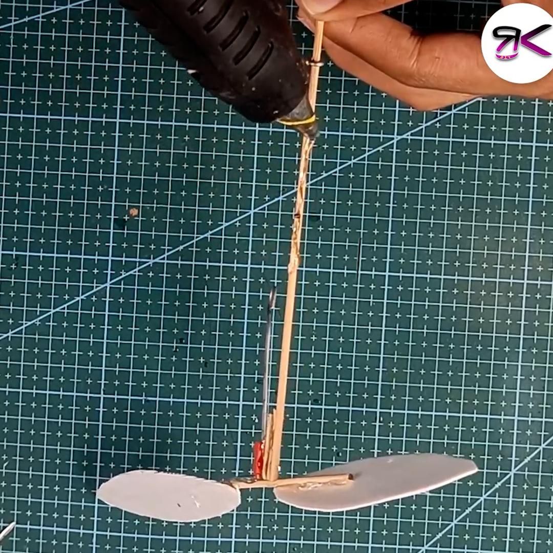 Building and Flying a Rubber Band Powered Plane : 8 Steps - Instructables