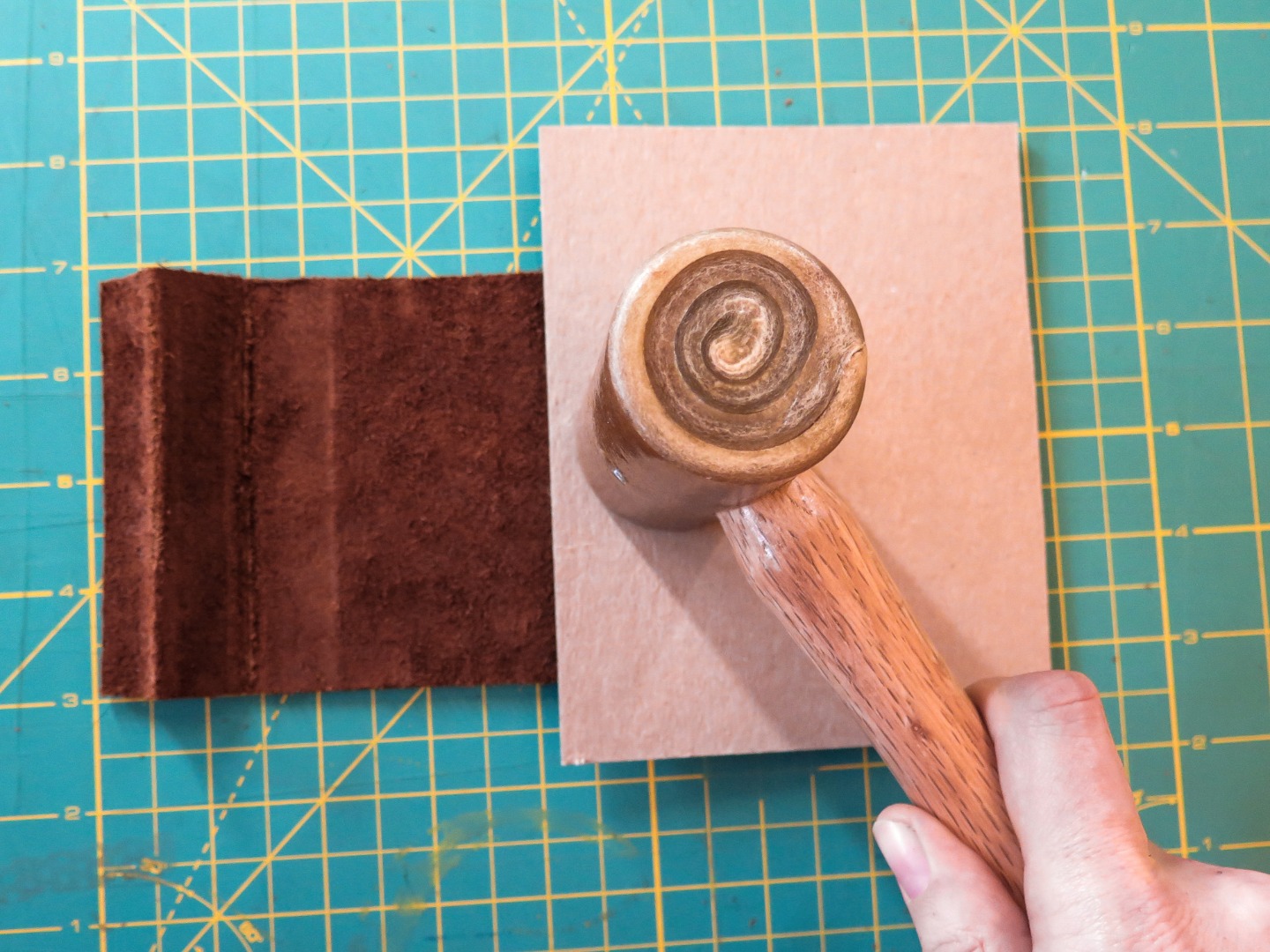 Gouging and Folding Leather : 6 Steps - Instructables