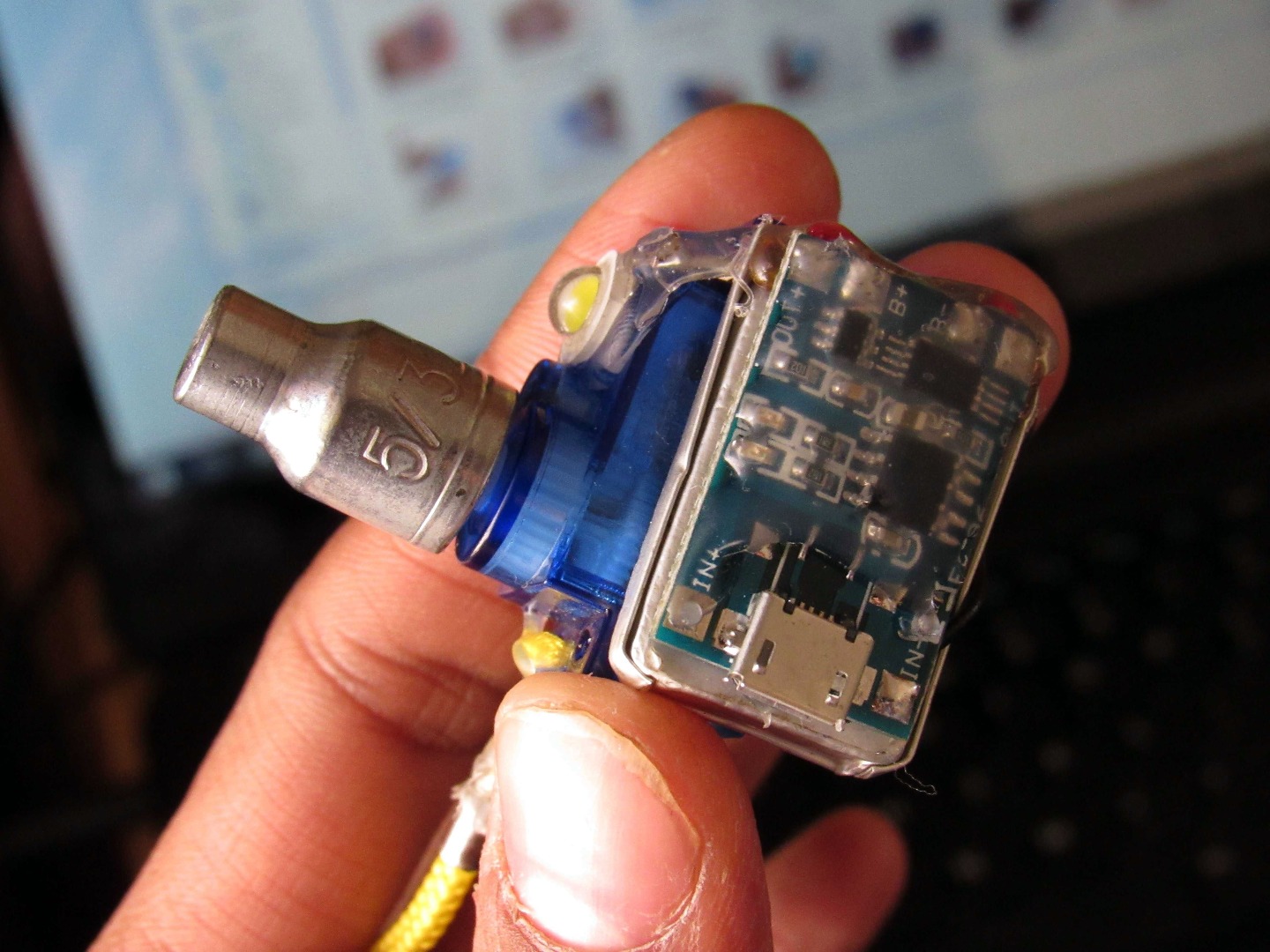 Mini Electric Screwdriver Tool in a Keychain ! - " World's Smallest ...