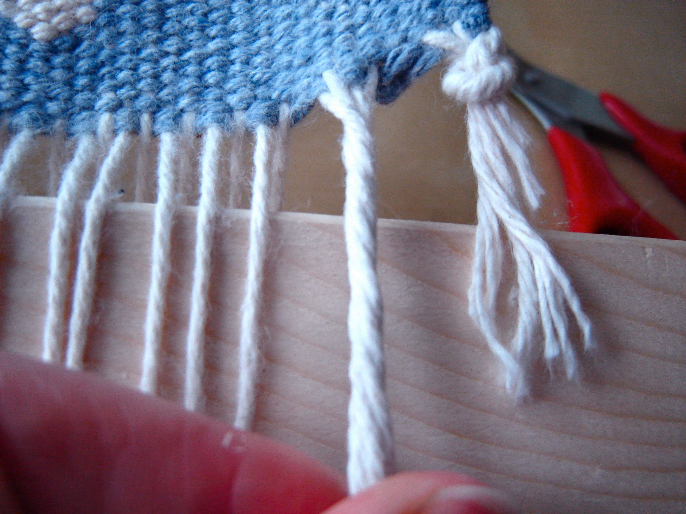 How to Weave on a Frame Loom : 8 Steps (with Pictures) - Instructables