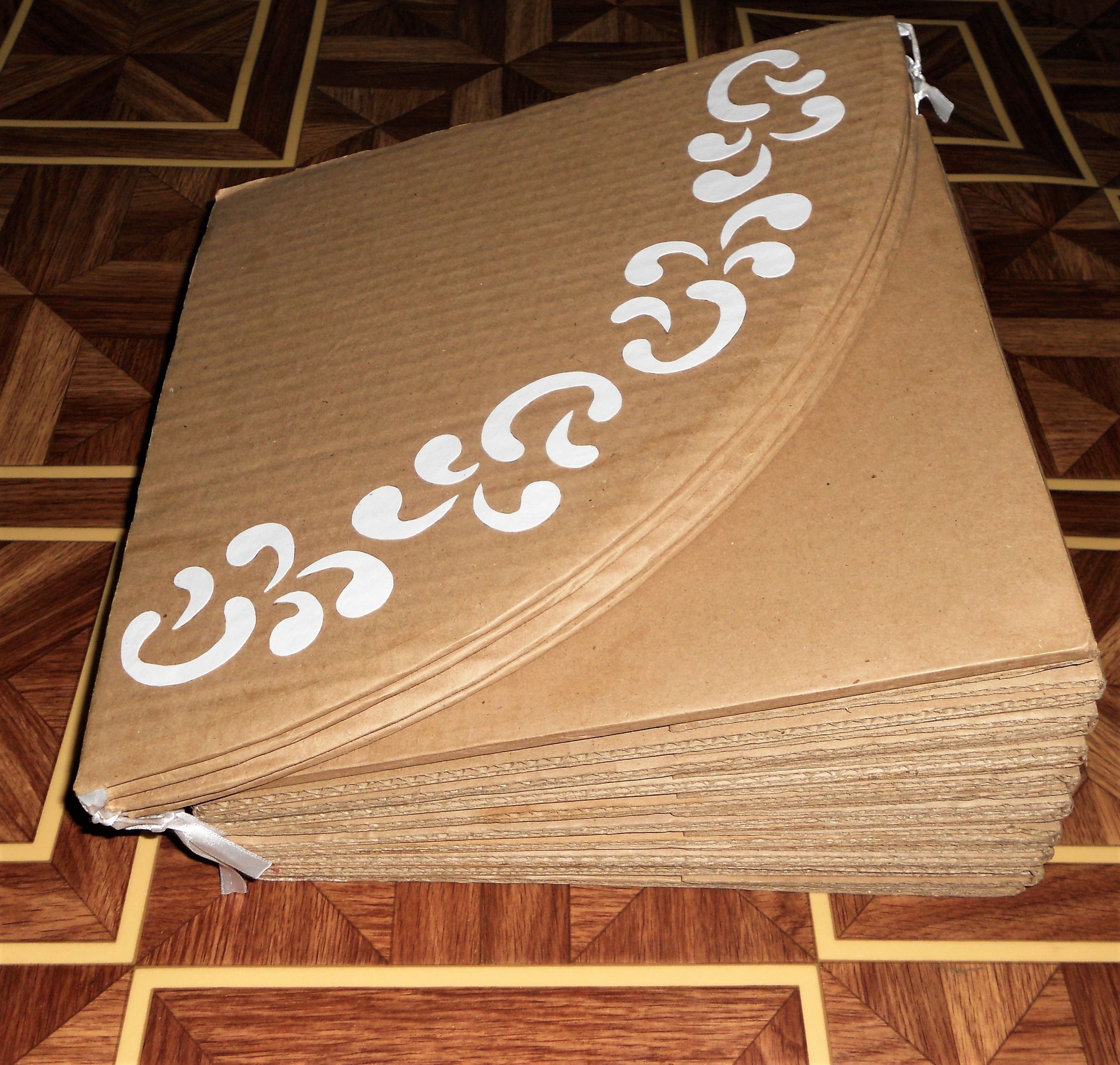 Portable Foldable Cardboard Stool-Table : 10 Steps (with Pictures ...