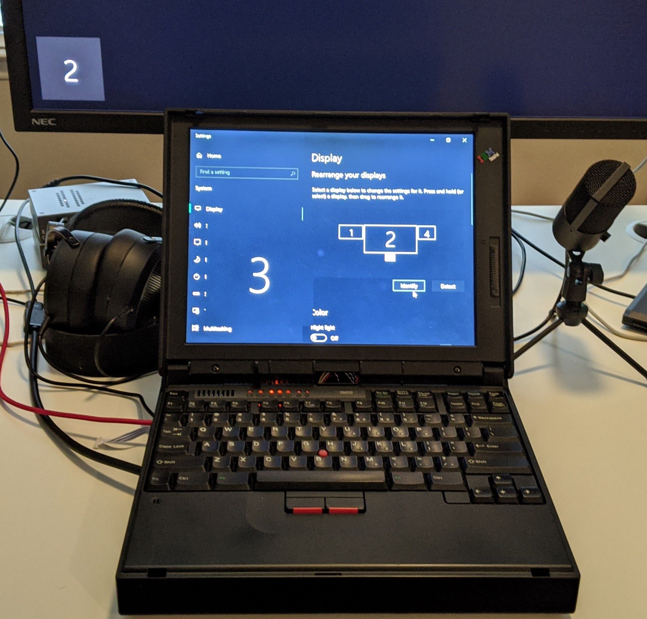 DIY Portable KVM Crashcart From Recycled Laptop Provides VGA Display ...