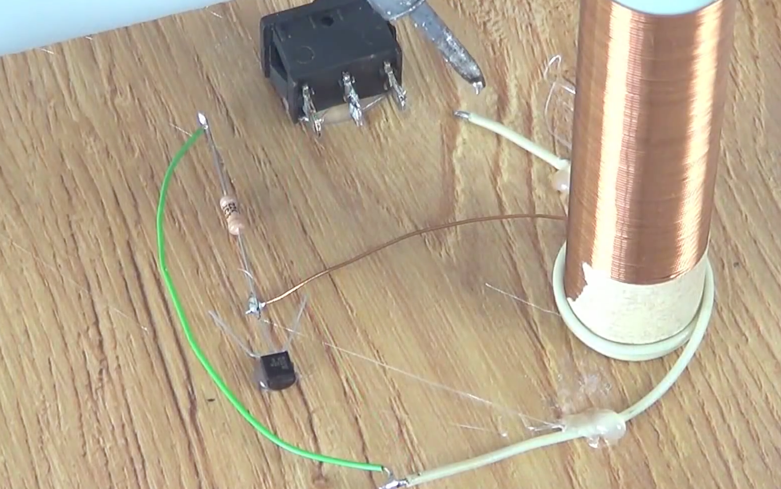 How to Make a Mini Tesla Coil 9V : 11 Steps - Instructables