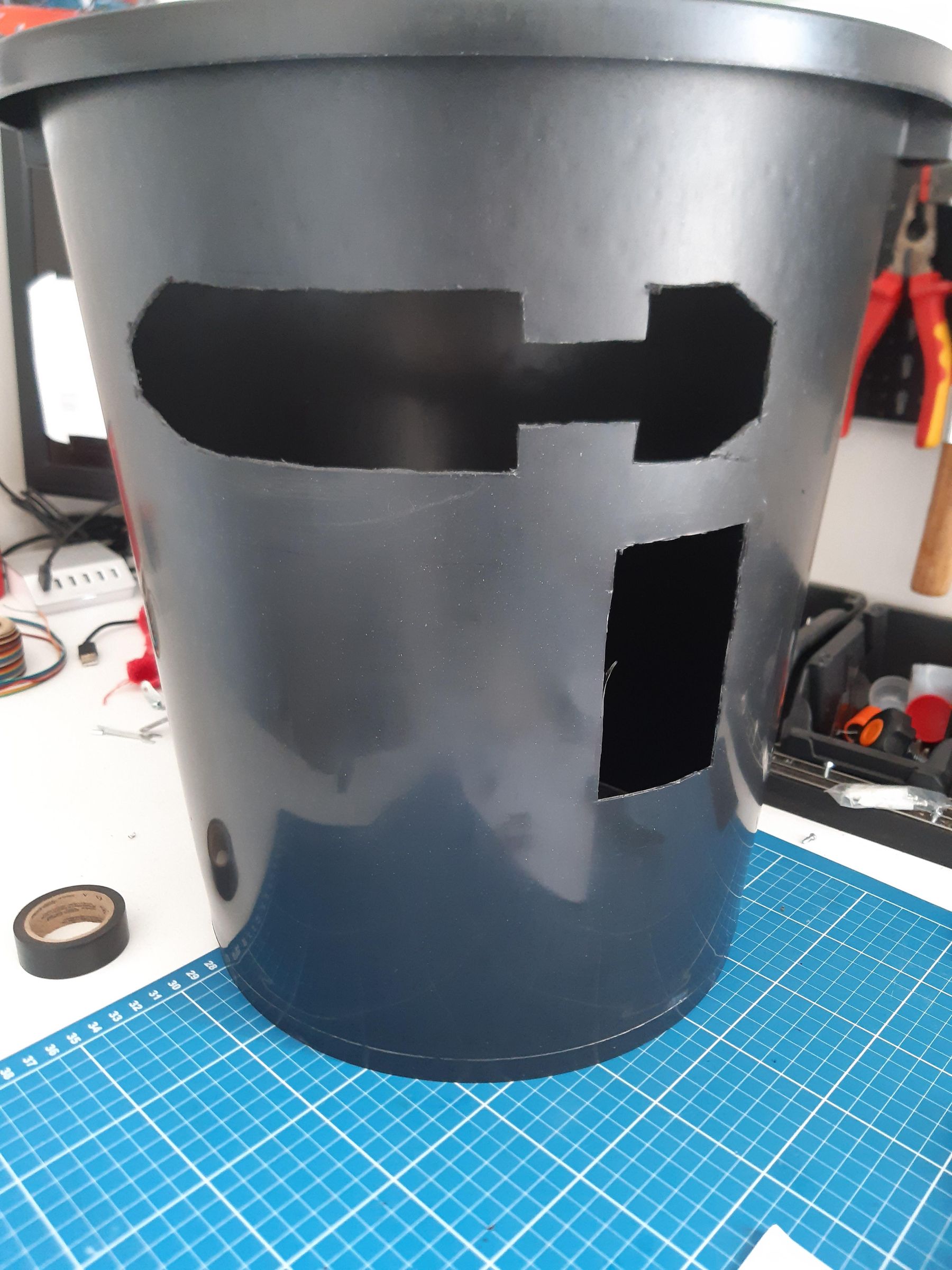 Homemade Real Size Astromech Droid : 5 Steps (with Pictures ...
